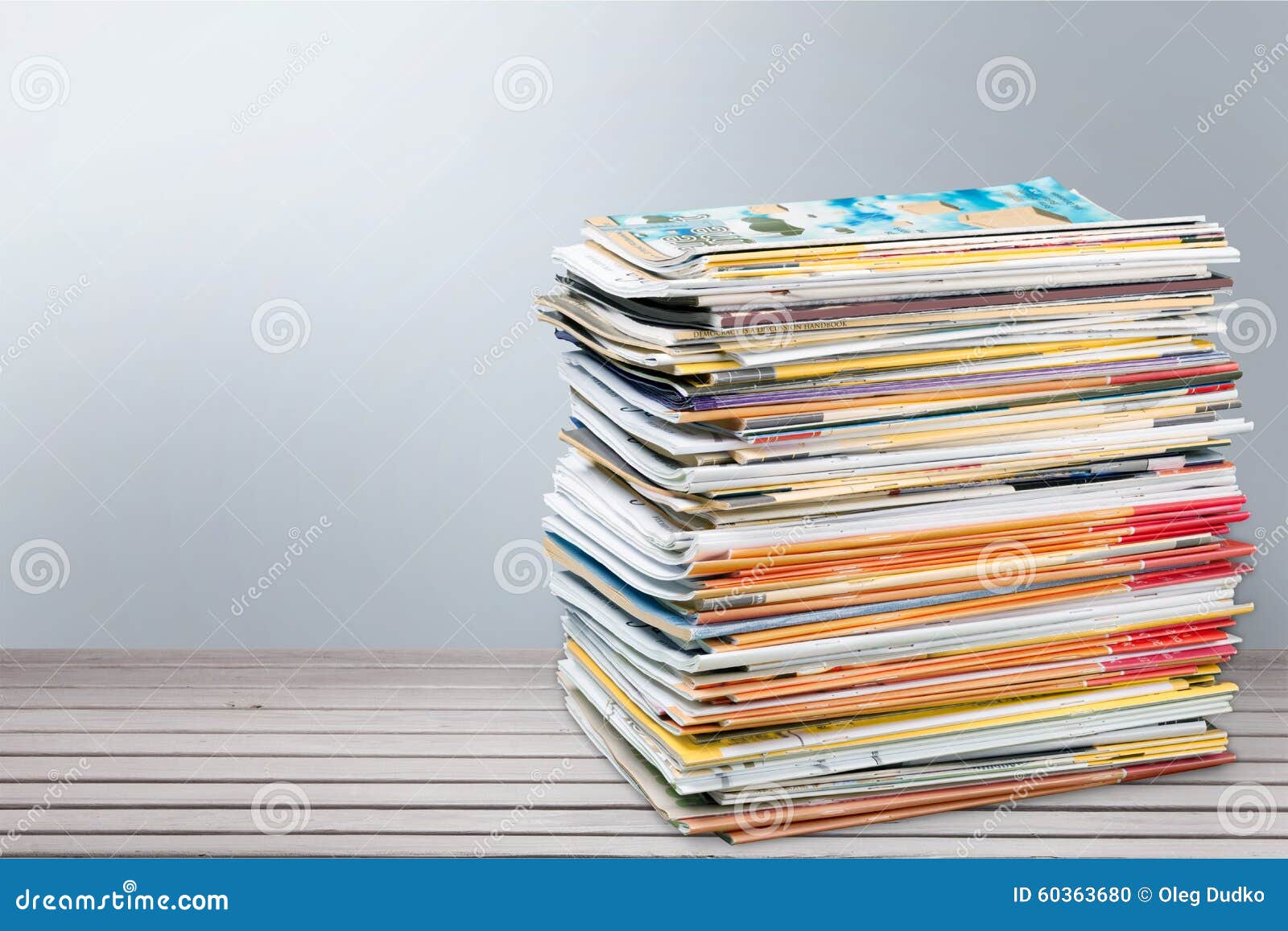 Pile de magazine photo stock. Image du groupe, papiers - 60363680
