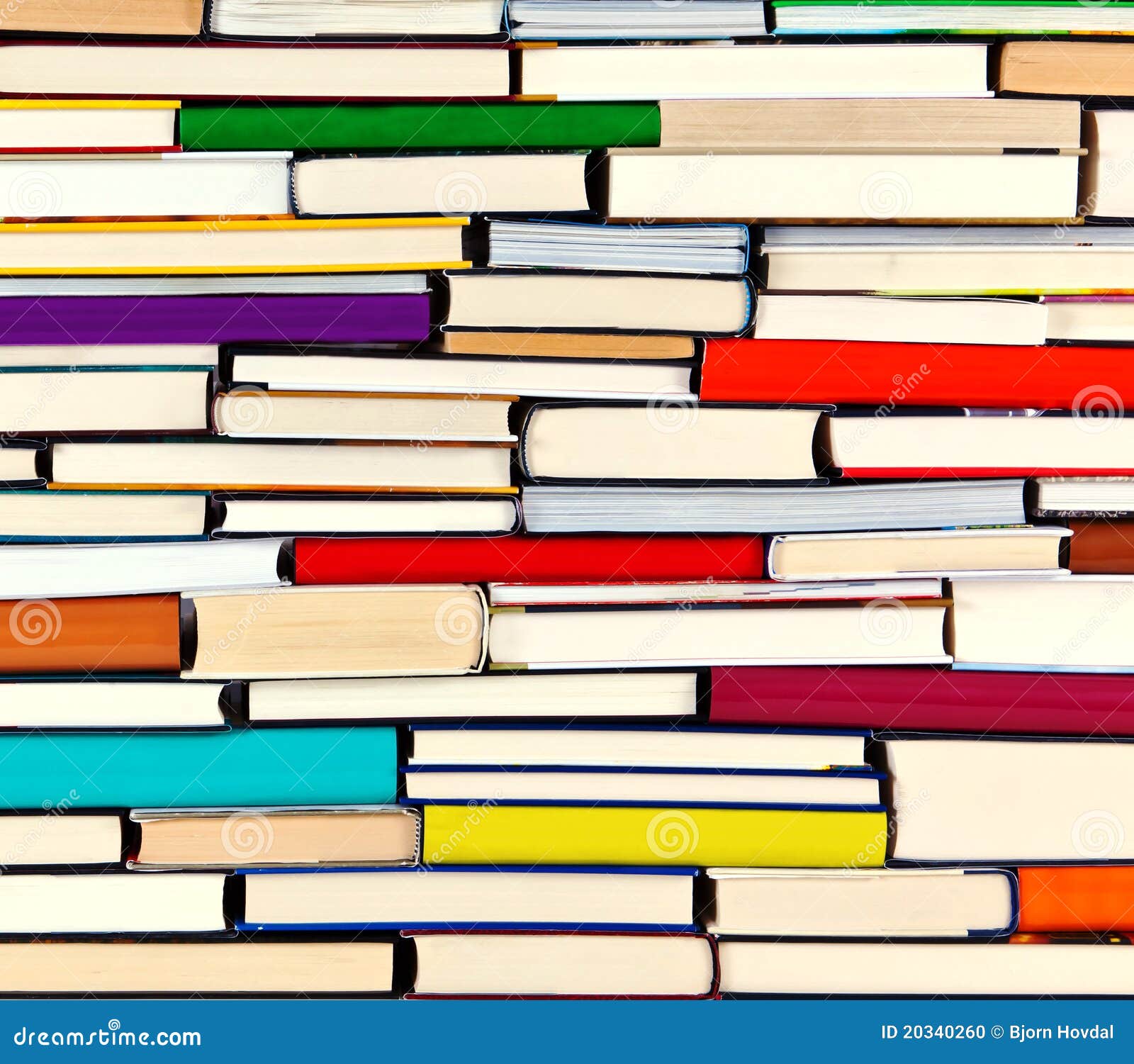 Pile des livres photo stock. Image du éducation, librairie - 20340260