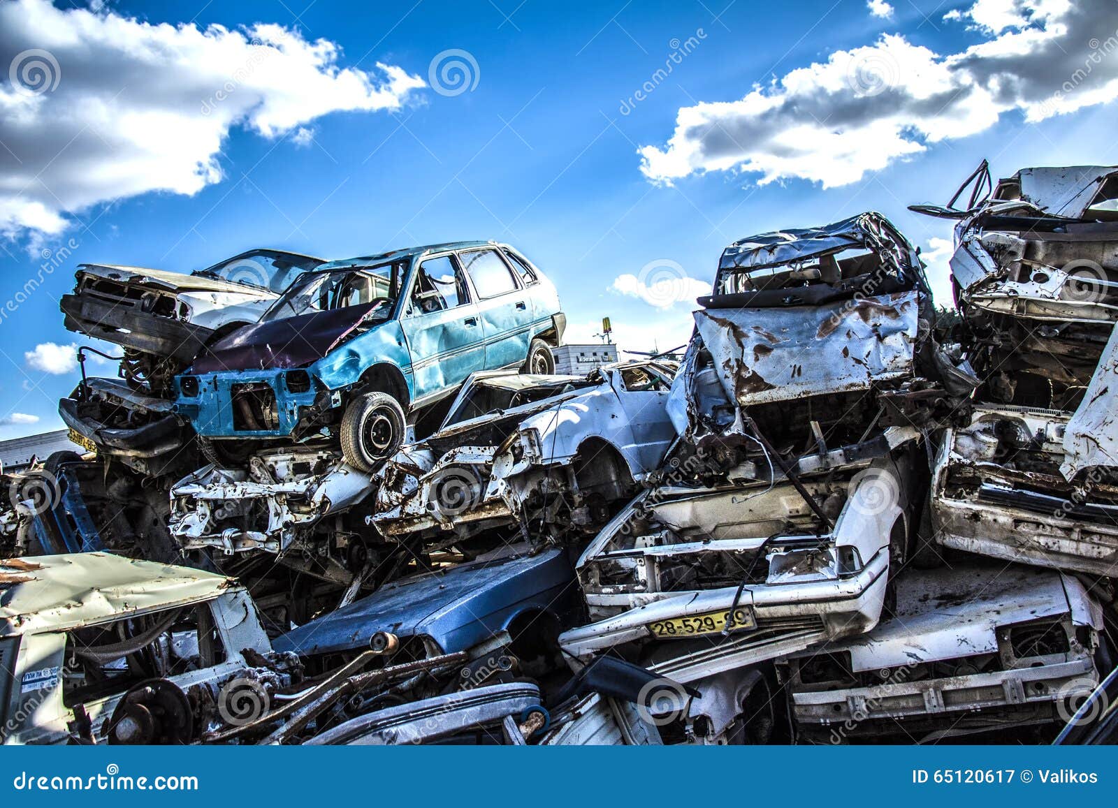 Pile of discarded old cars editorial photography. Image of junk - 65120617