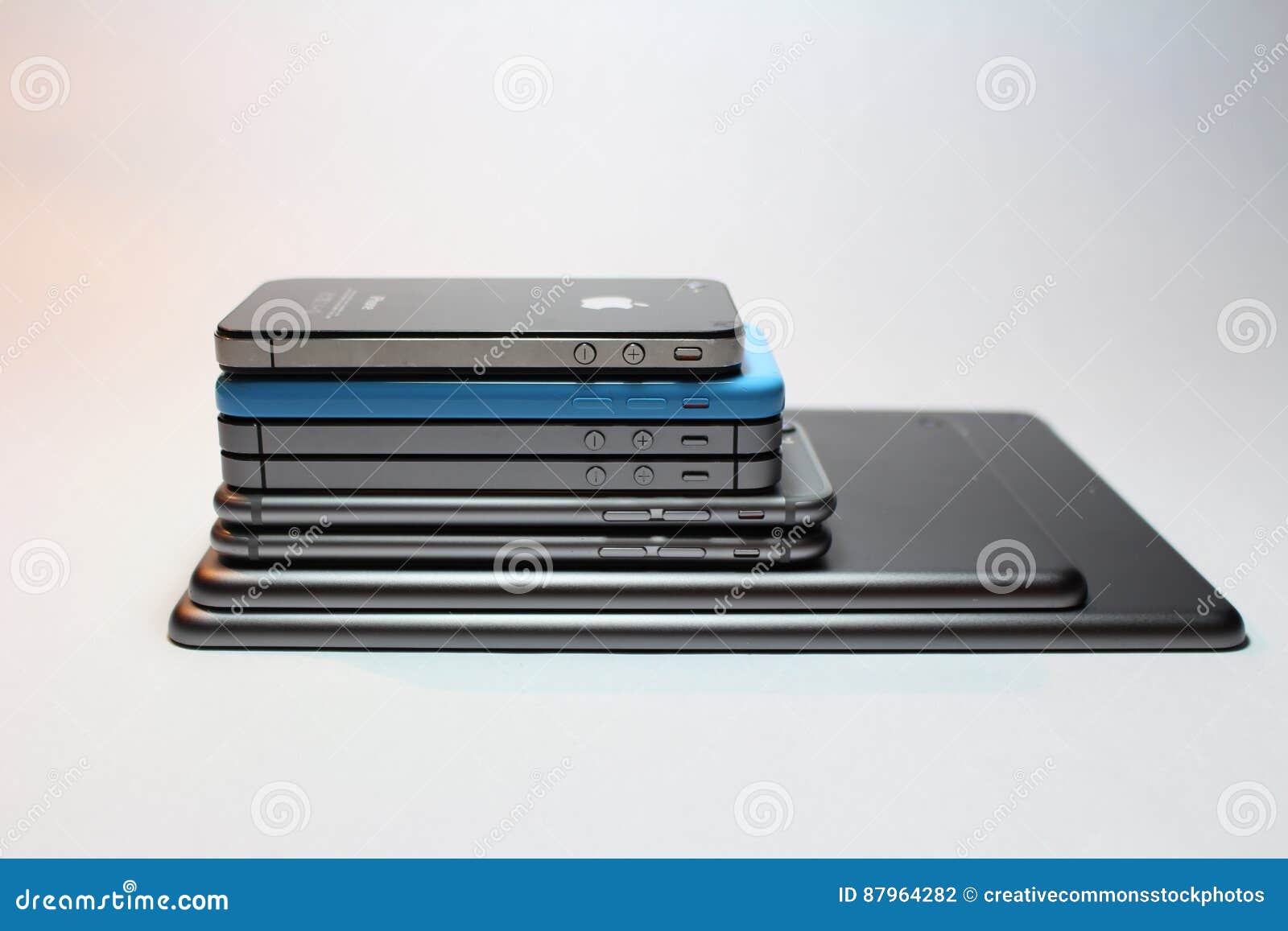 Pile Of IPhones Picture. Image: 87964282