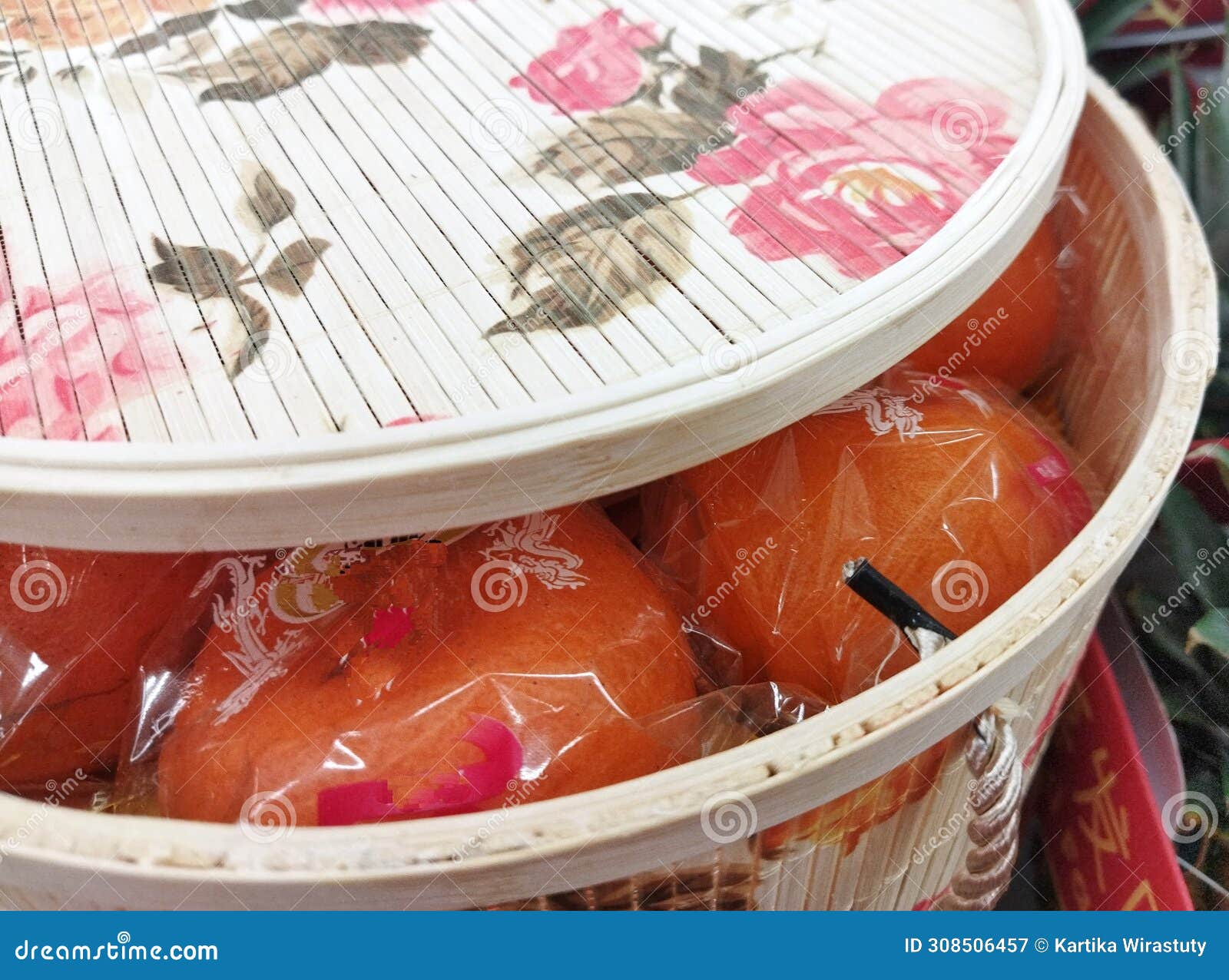 Pile of Oranges Hamper in a Beautiful Bamboo Basket Stock Image - Image ...