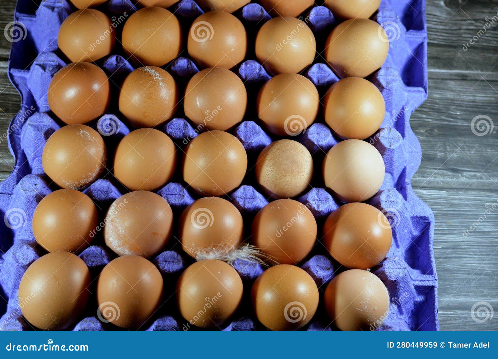 Pile of Organic Brown Fresh and Raw Hen Chicken Eggs, Stack of Eggs and Ready To Be Cooked in ...