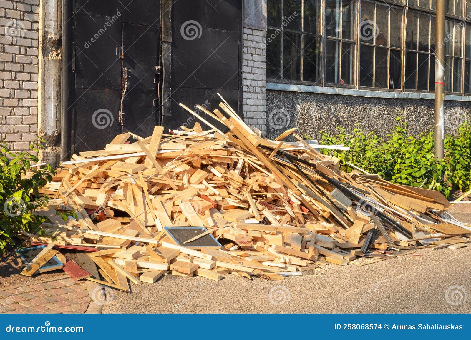 Pile of Small Pieces of Scrap Wood for Fuel Stock Photo - Image of pile ...
