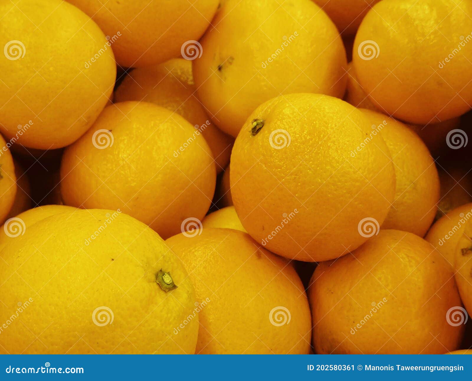 Pile of Unpeeling and Not Arrange Fresh Orange SELECTIVE FOCUS Stock ...