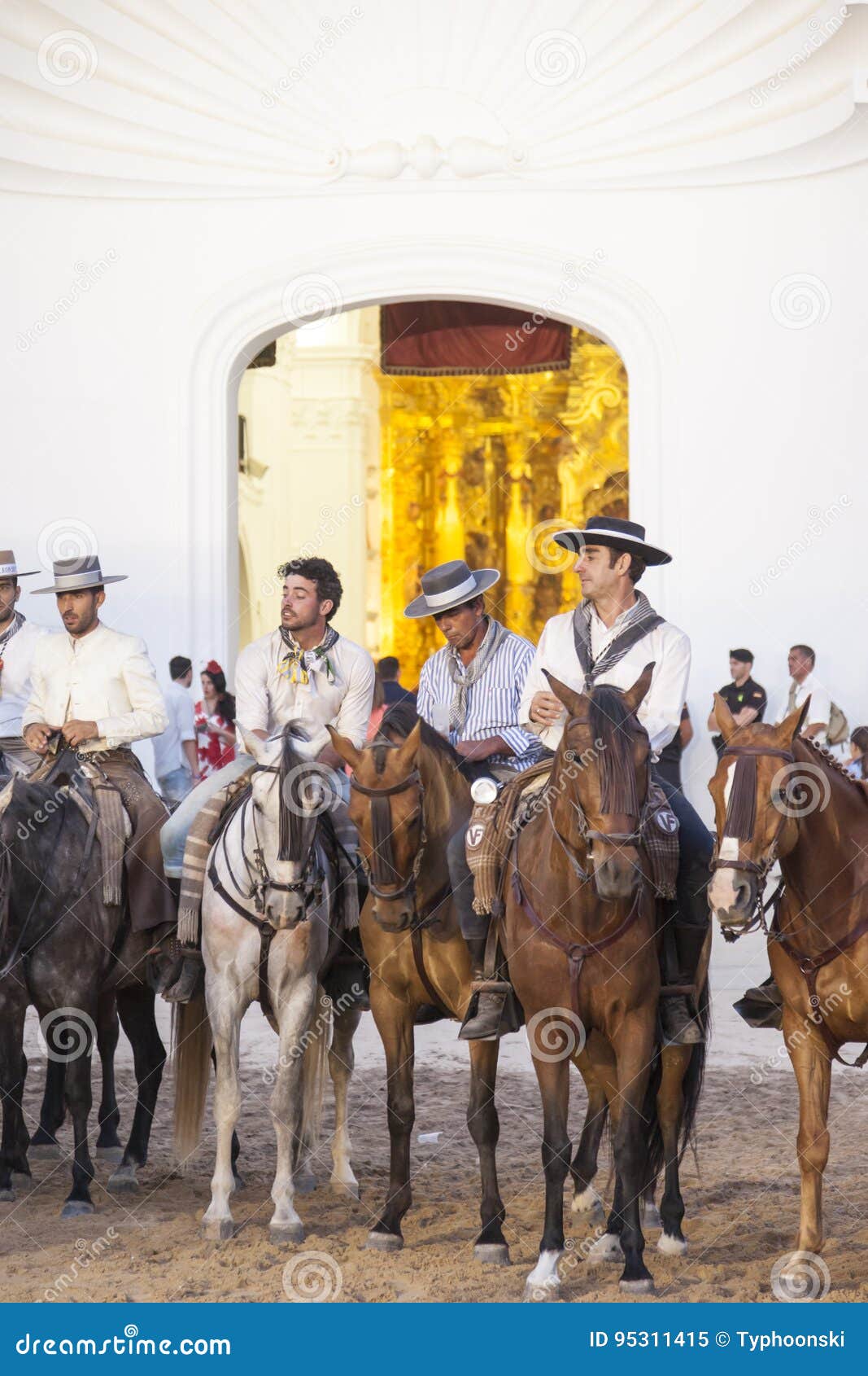 Pilger Vor Der Einsiedlerei in EL Rocio, Spanien Redaktionelles Bild ...