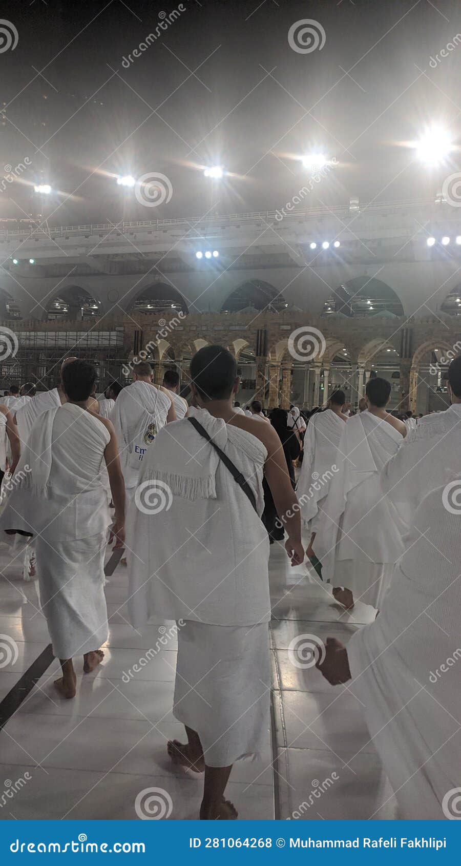 Pilgrims Doing Tawaf Around the Kaaba Editorial Stock Photo - Image of ...