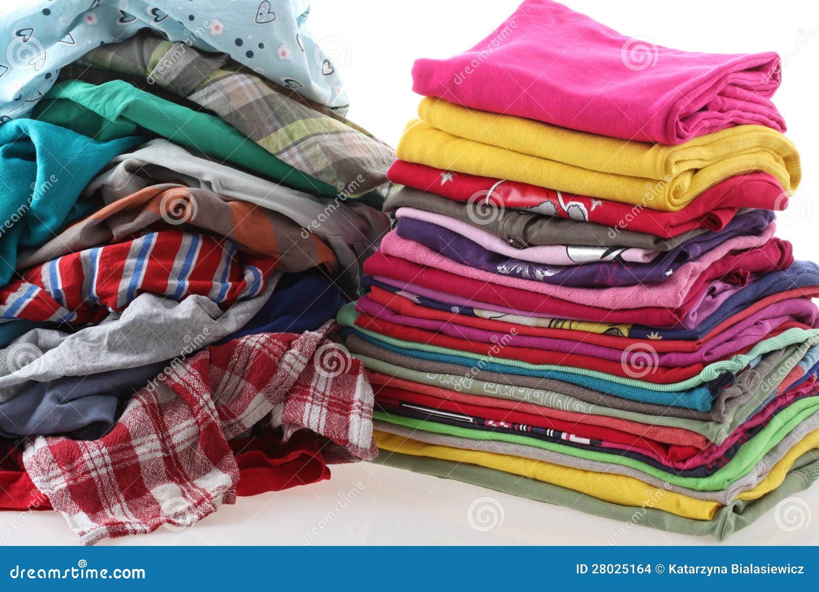 Pilha Da Roupa Desarrumado E Passada Foto de Stock - Imagem de limpo ...