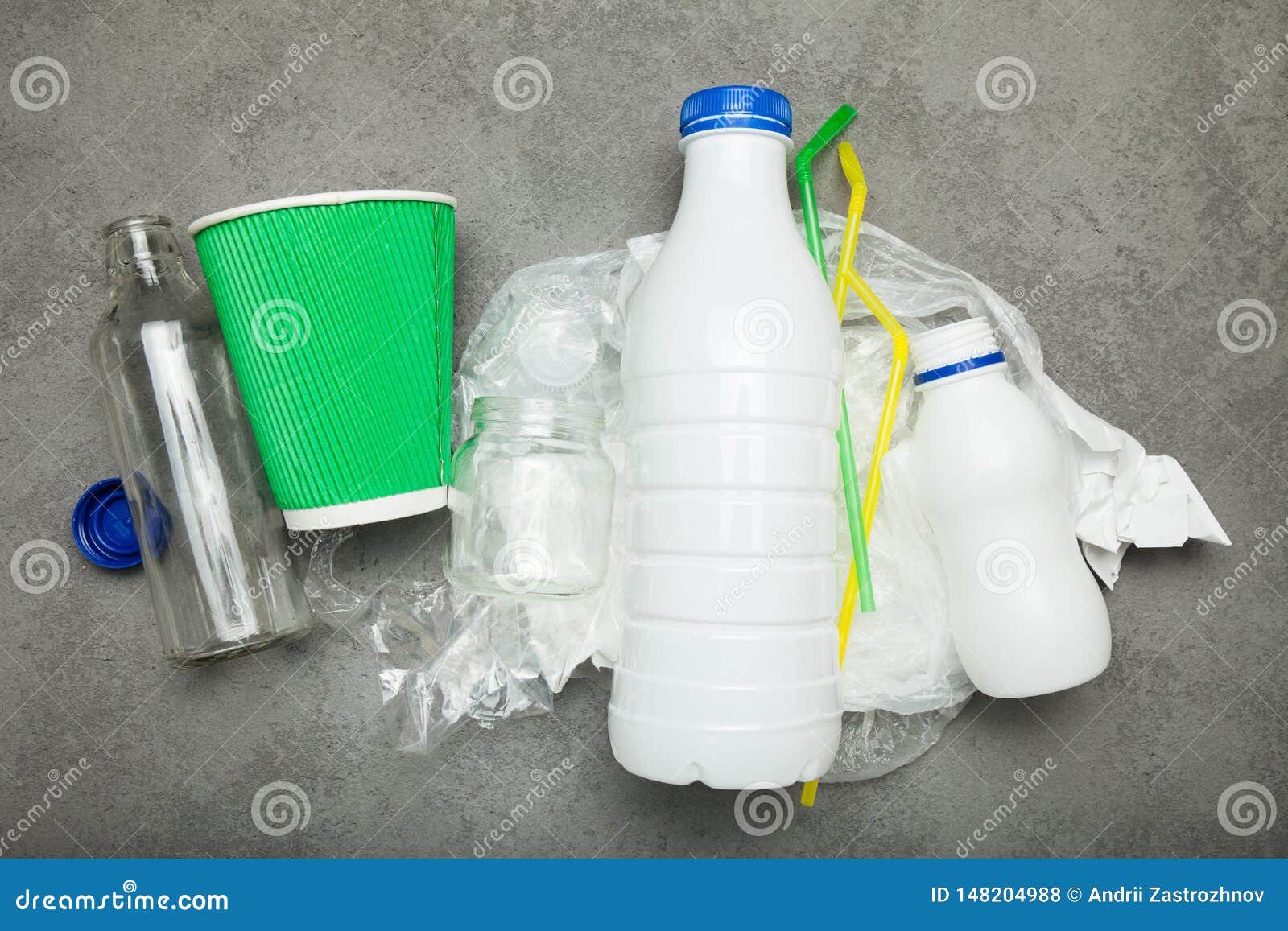 Pilha Do Lixo Para Reciclar Foto de Stock - Imagem de verde, amassado ...