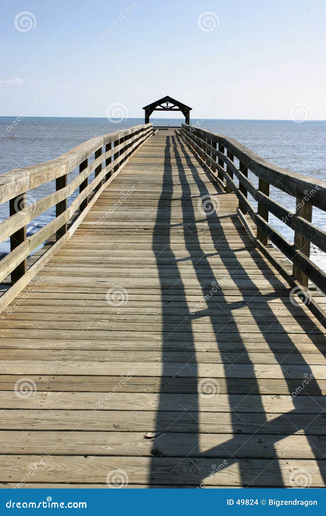 Pilier grand-angulaire photo stock. Image du distance, large - 49824