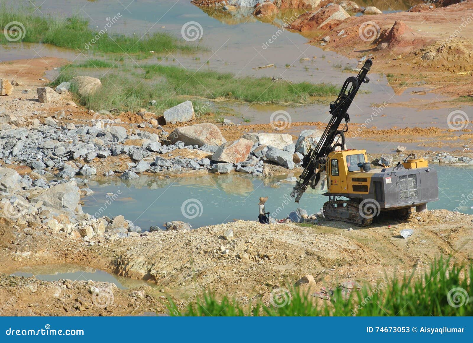 Piling driven machine editorial stock photo. Image of mining - 74673053