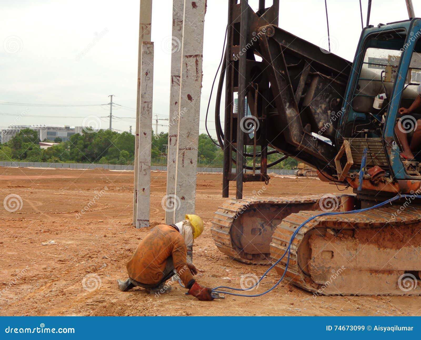 Piling driven machine editorial stock image. Image of cement - 74673099