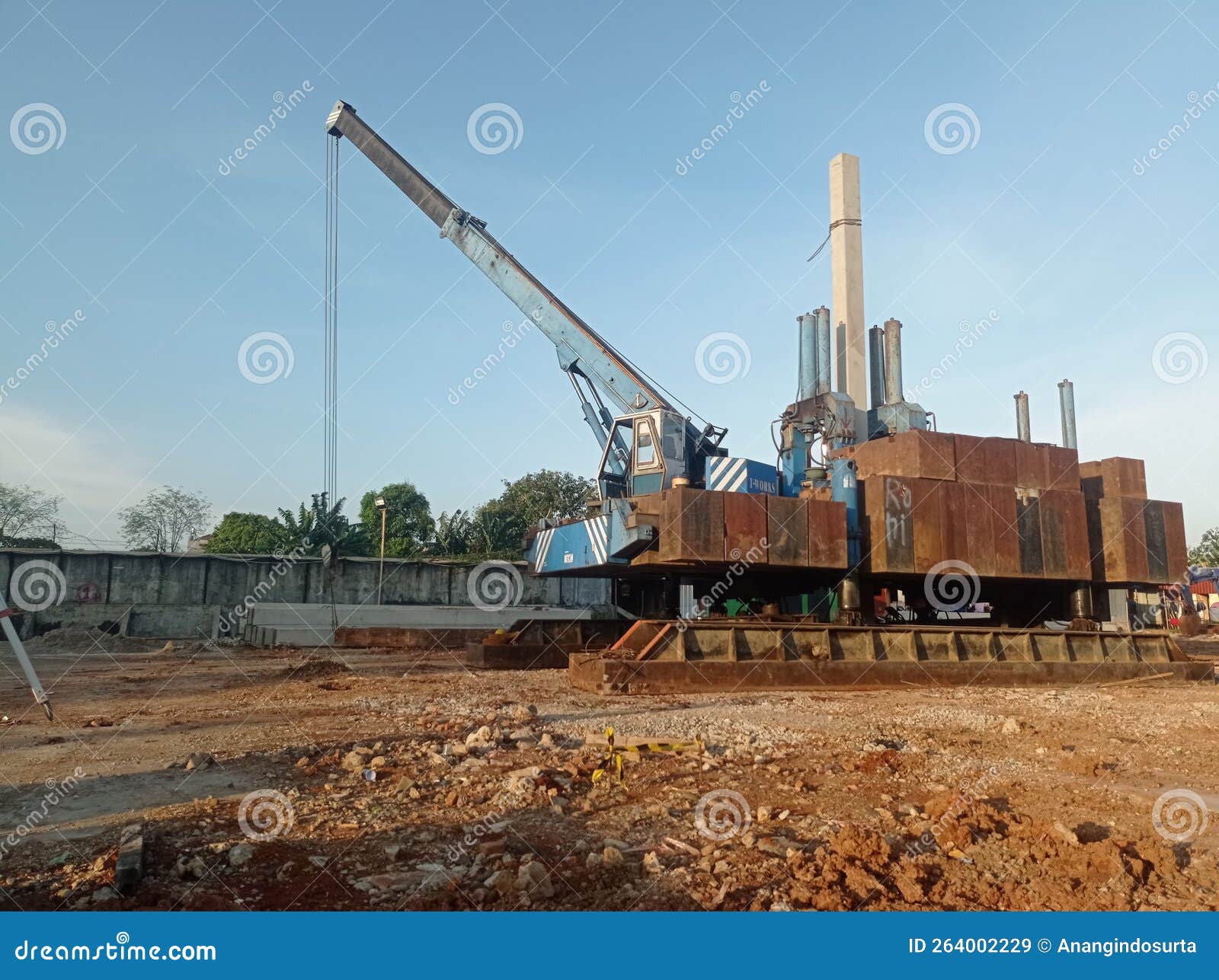 Piling Machine Construction Situation in Sunny Afternoon Editorial ...