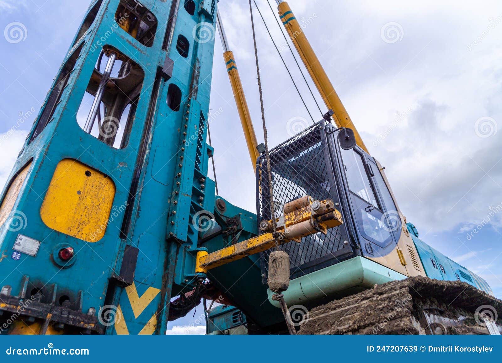 Piling Machine Operator& X27;s Cabin and Piling Hoist Stock Image ...