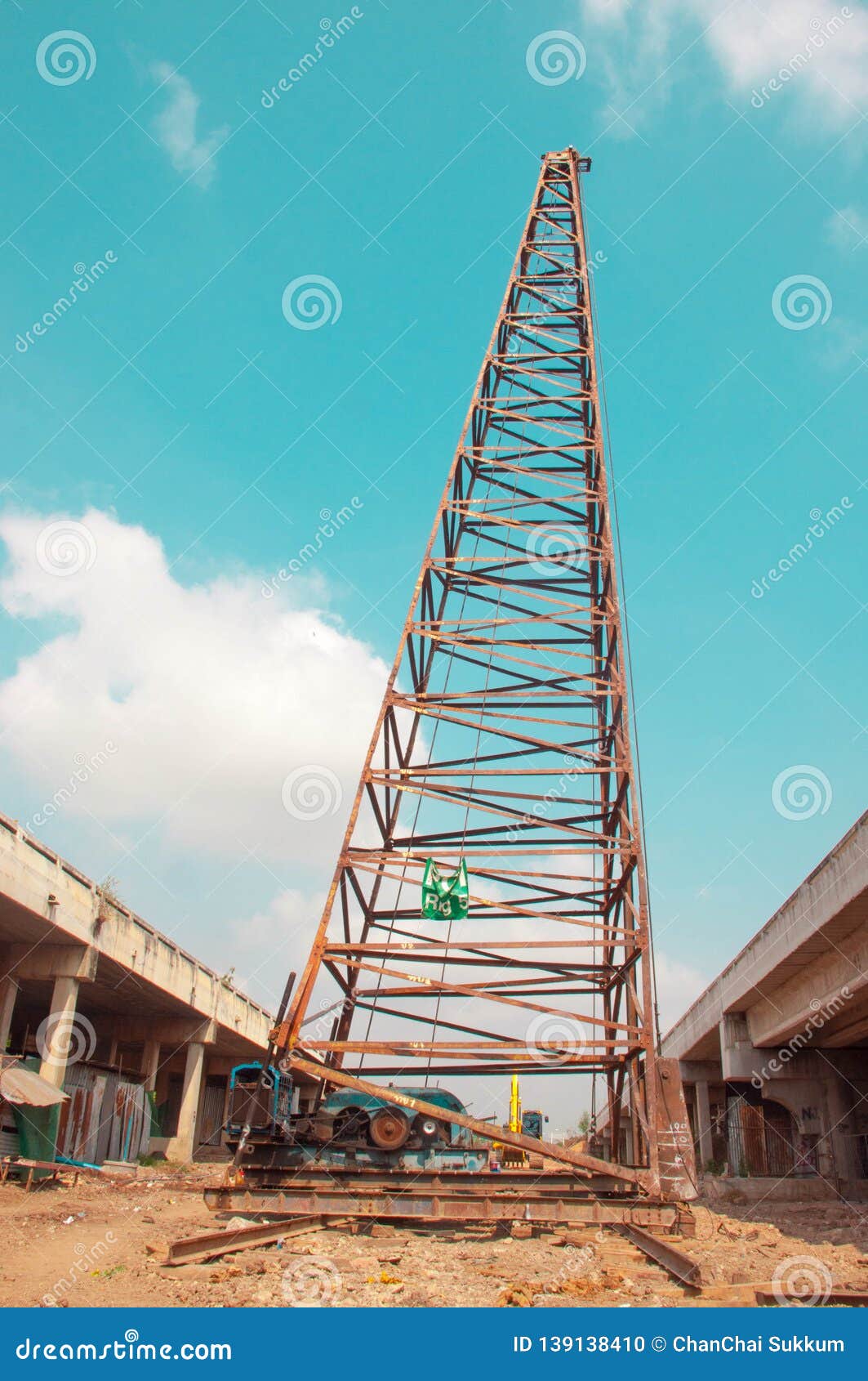 Piling Machine in Thailand with Blue Sky Stock Photo - Image of blue ...