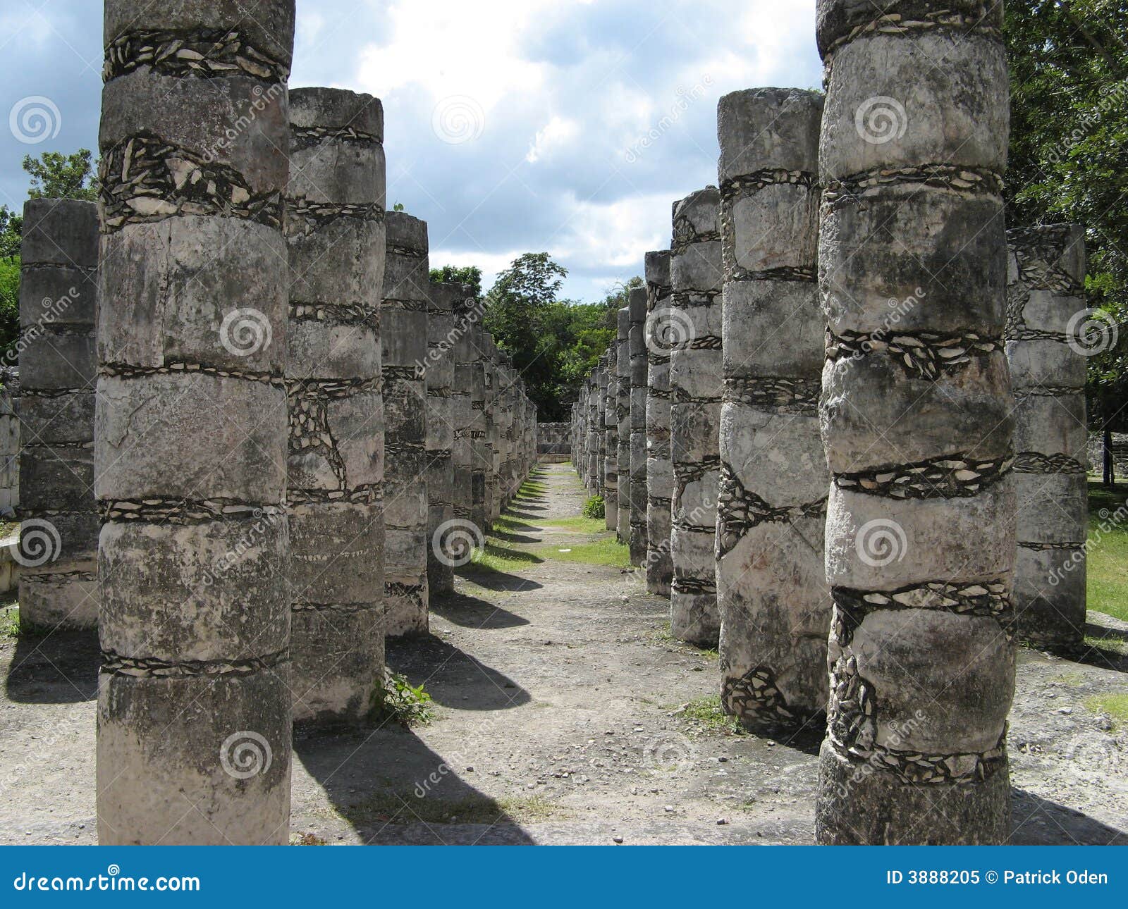 Pillars at Chizten Itza stock image. Image of yucatan - 3888205