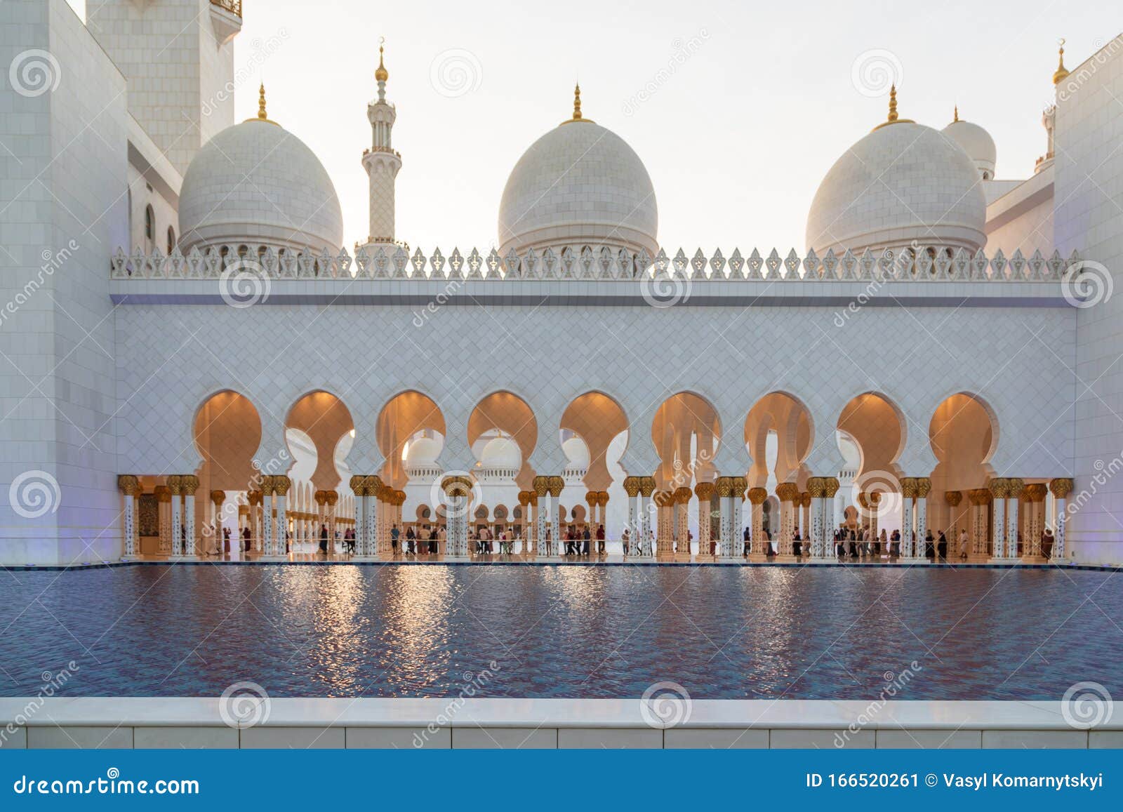 Pillars and Pool, Sheikh Zayed Grand Mosque Stock Image - Image of ...
