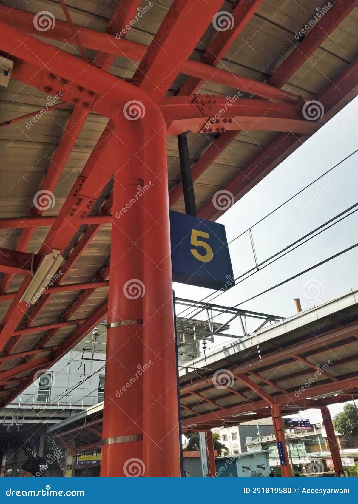 Pillars Supporting Train Station Platforms Stock Photo - Image of ...