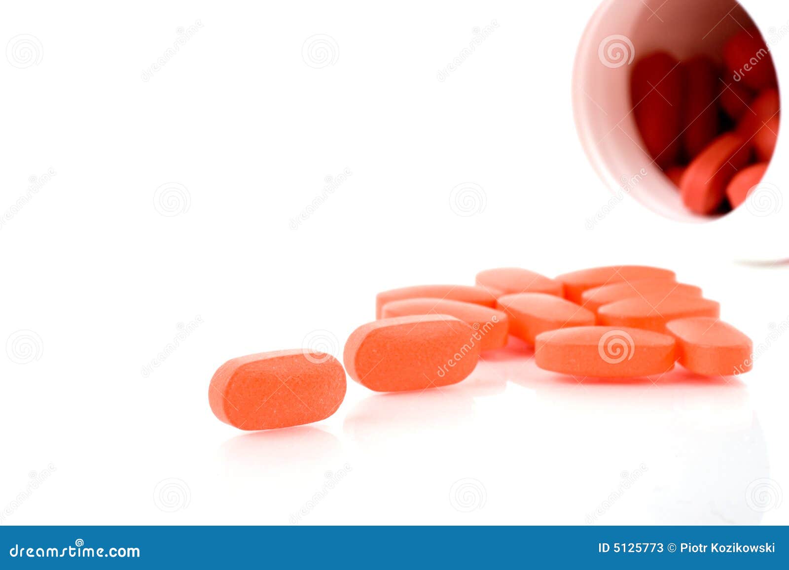 Pillen stock afbeelding. Image of tabletten, medisch, vitamine - 5125773