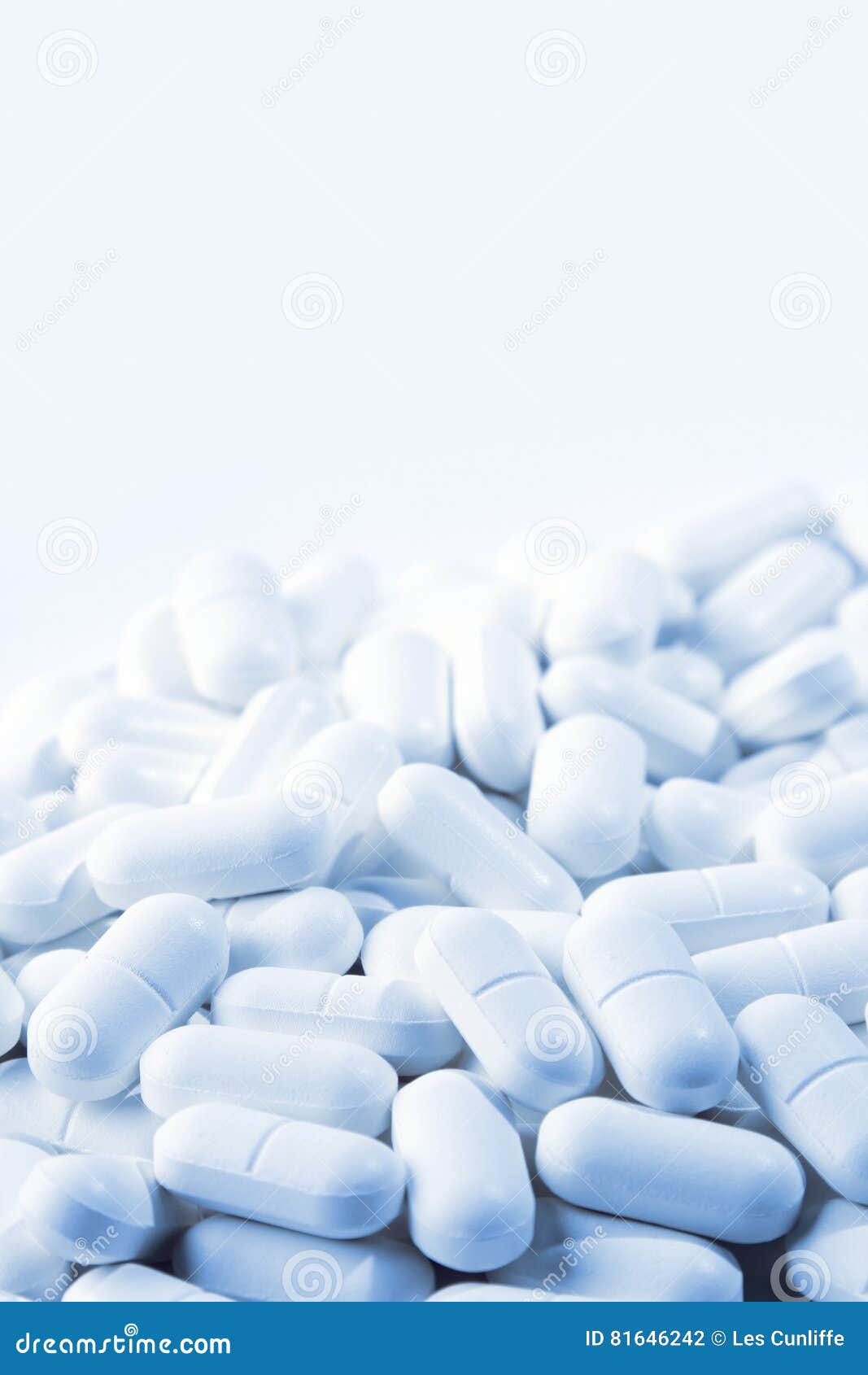 Pillen stock foto. Image of medicijn, blauw, macro, tabletten - 81646242