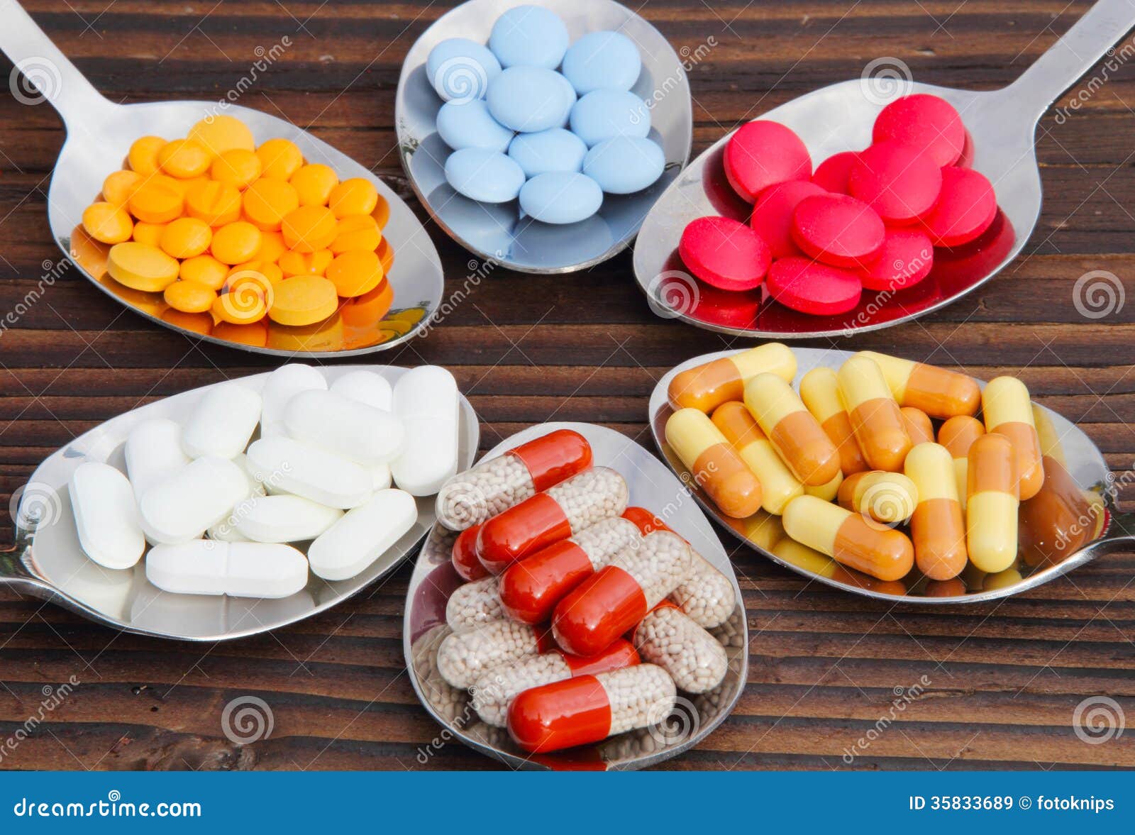 Pillen, Tabletten, Kapseln stockbild. Bild von täglich - 35833689