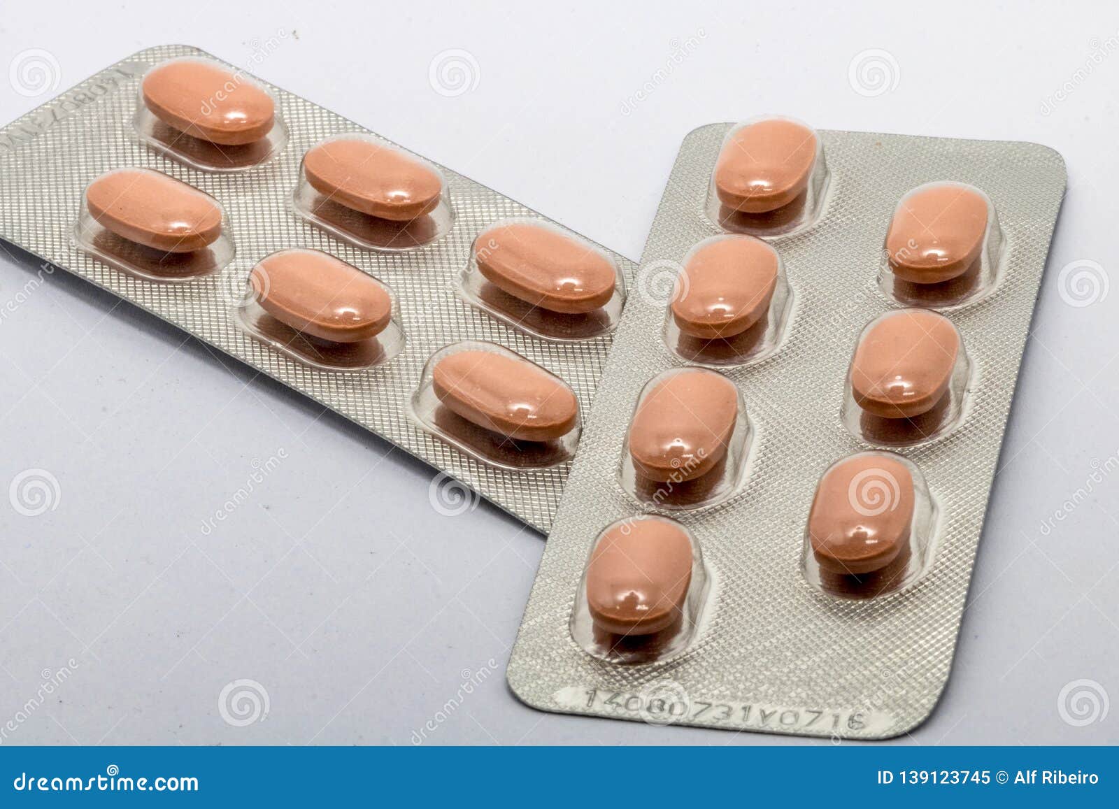 Pillole in Blister Di Alluminio Immagine Stock - Immagine di oggetto ...