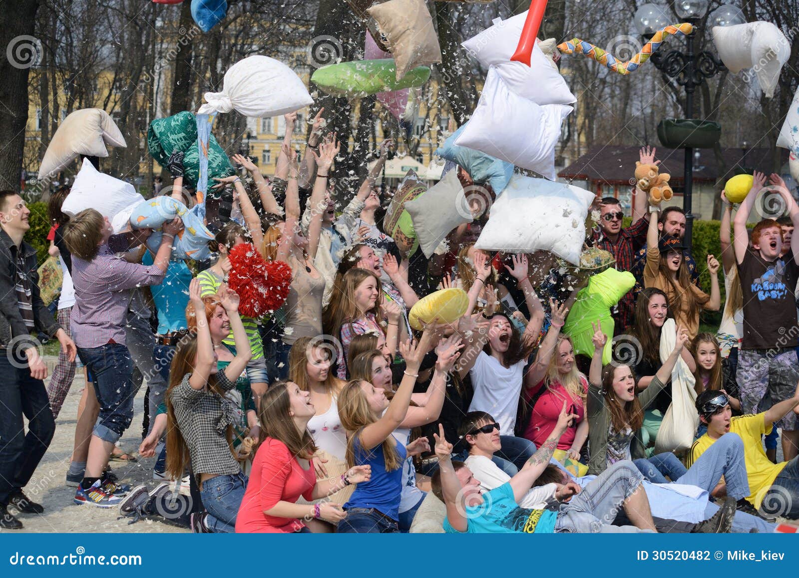 Pillow battle in Kiev editorial photography. Image of students - 30520482