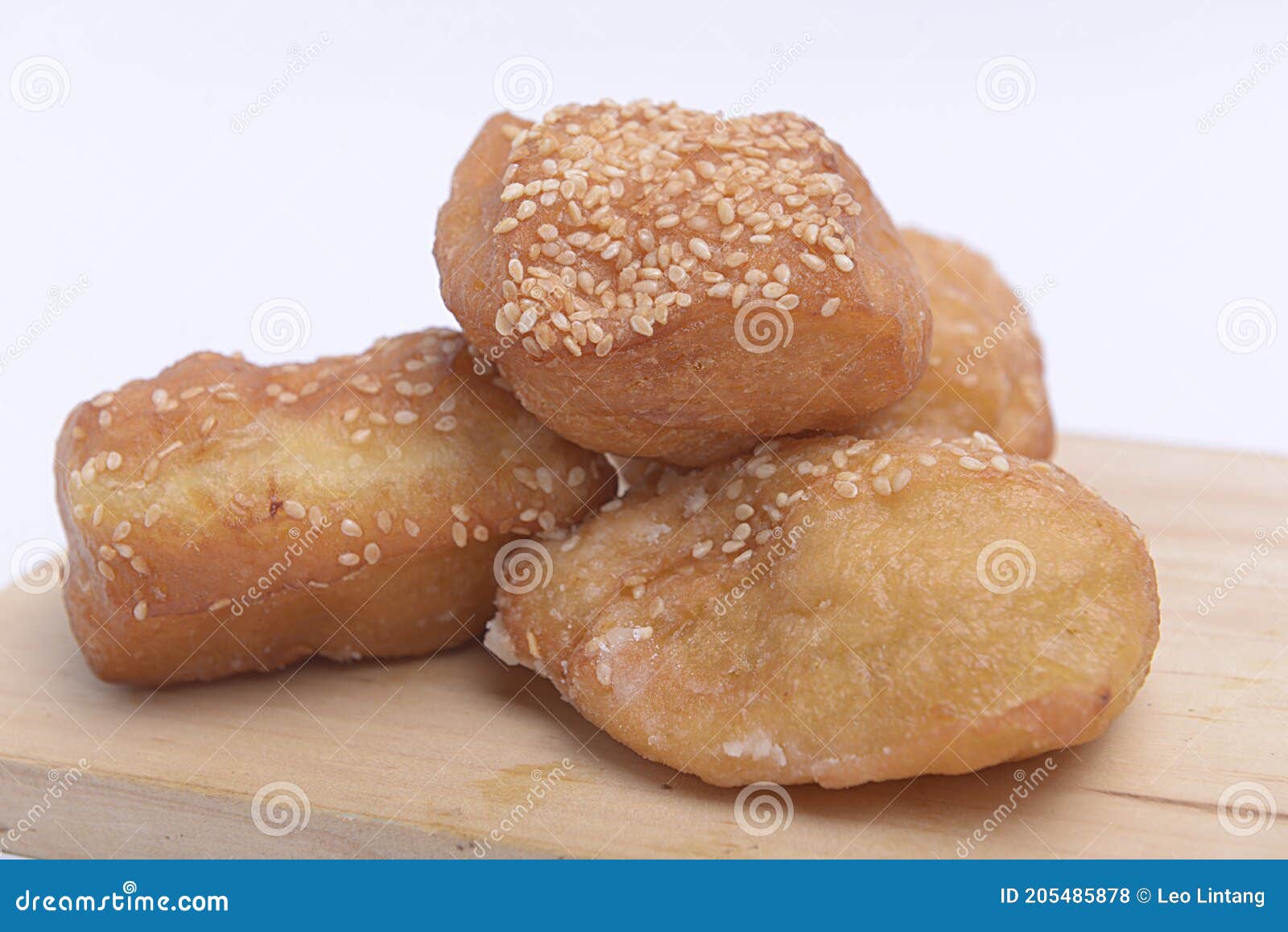 Pillow Breads on Cutting Board Stock Photo - Image of dish, fried ...