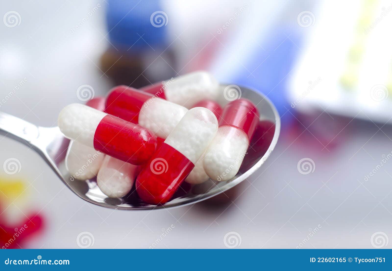 Pillules Et Capsules De Couleur Image stock - Image du glace, blanc ...