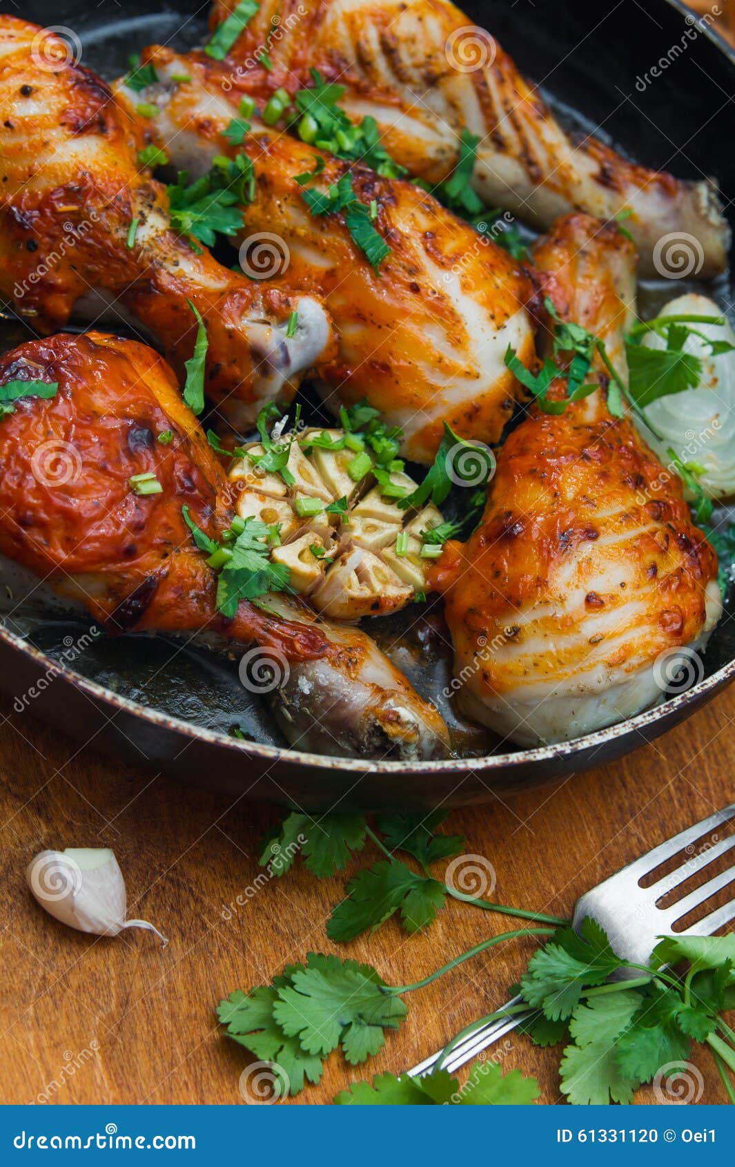 Pilon De Poulet Frit Dans Une Poêle Photo stock - Image du rapide ...