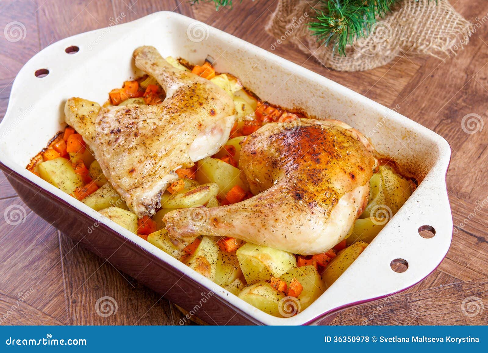 Pilon de poulet rôti photo stock. Image du plateau, croustillant - 36350978