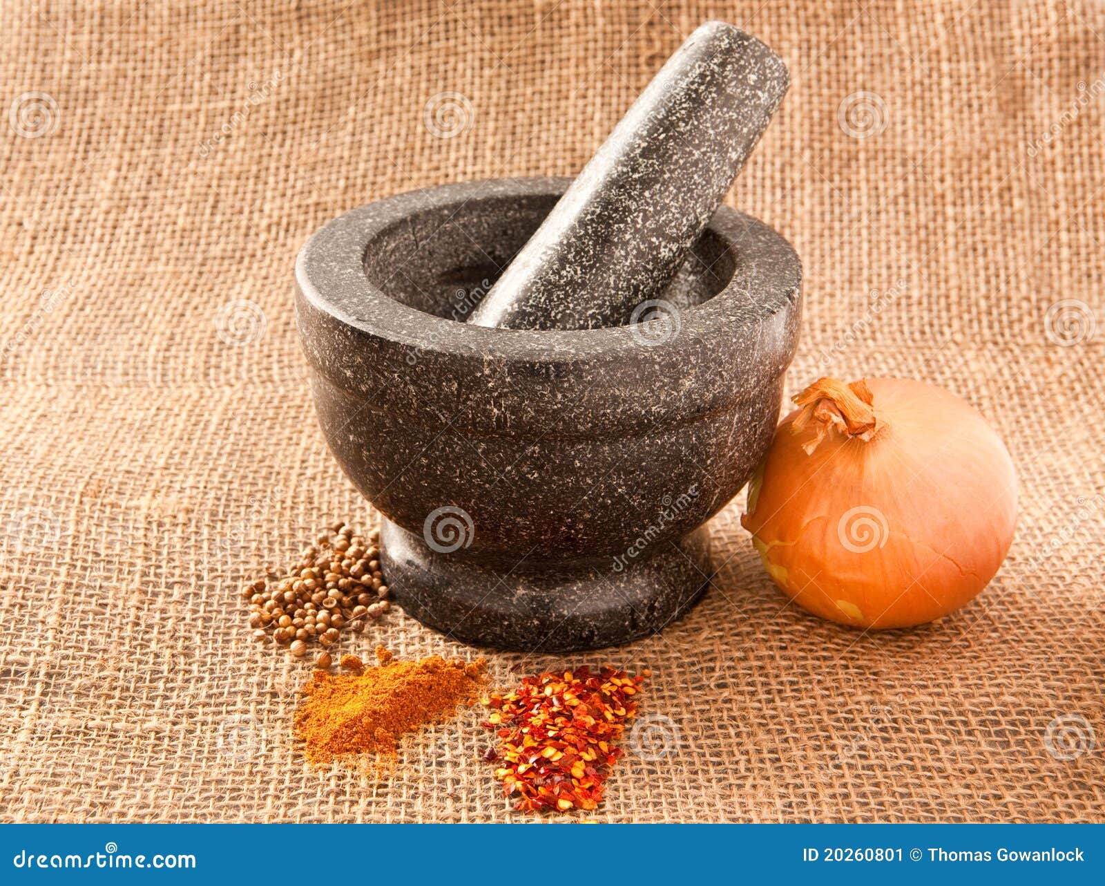 Pilon et mortier image stock. Image du cuisson, fond - 20260801