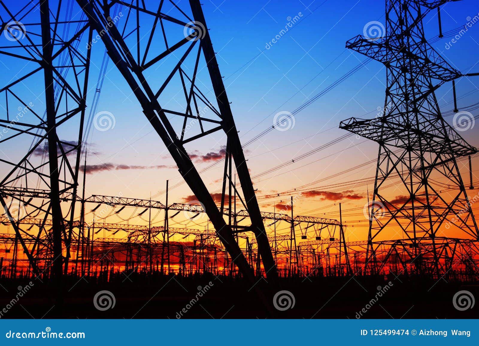 Pilone fotografia stock. Immagine di aperto, cavo, fotovoltaico - 125499474