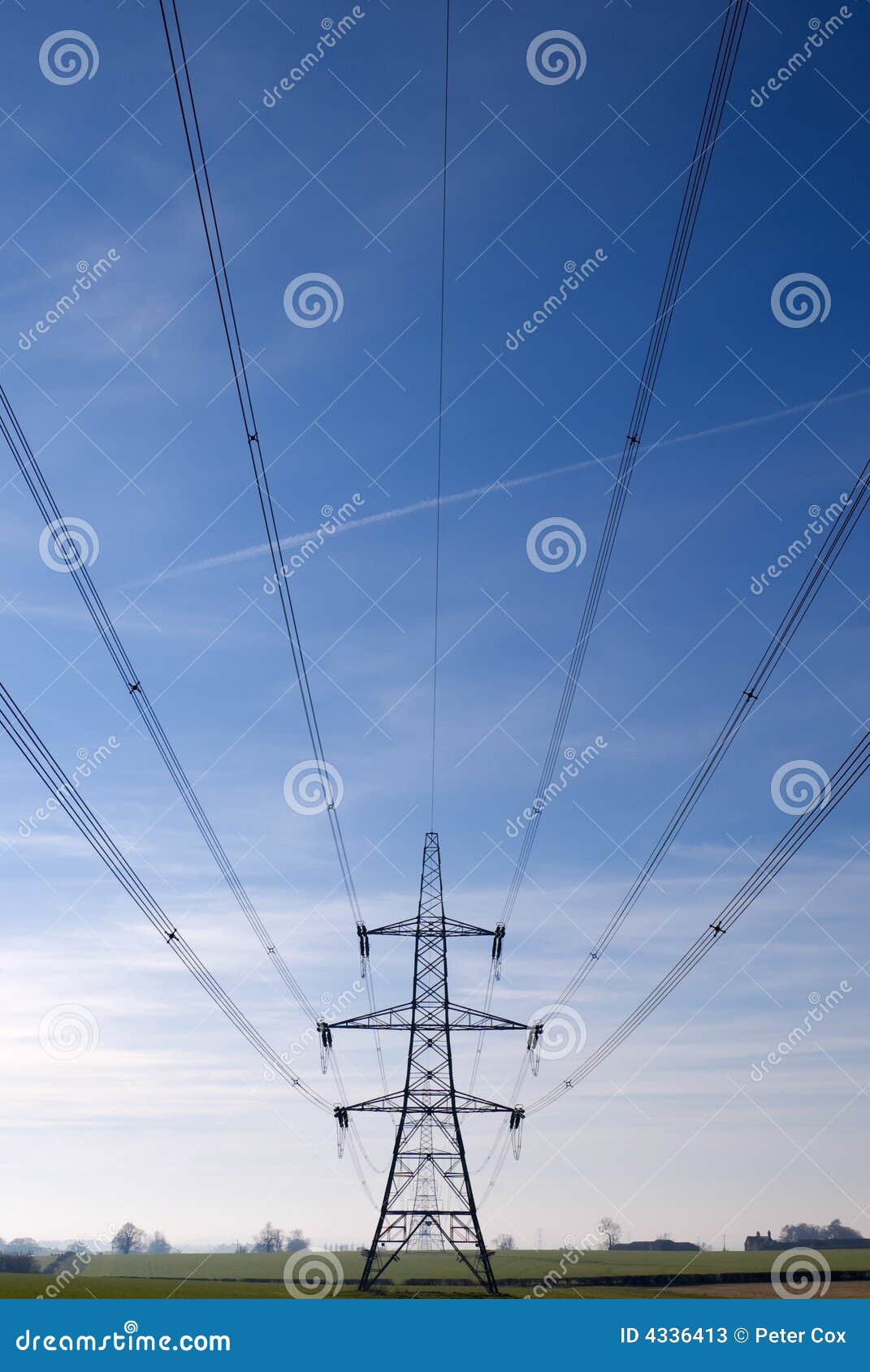 Pilones de la electricidad imagen de archivo. Imagen de azul - 4336413