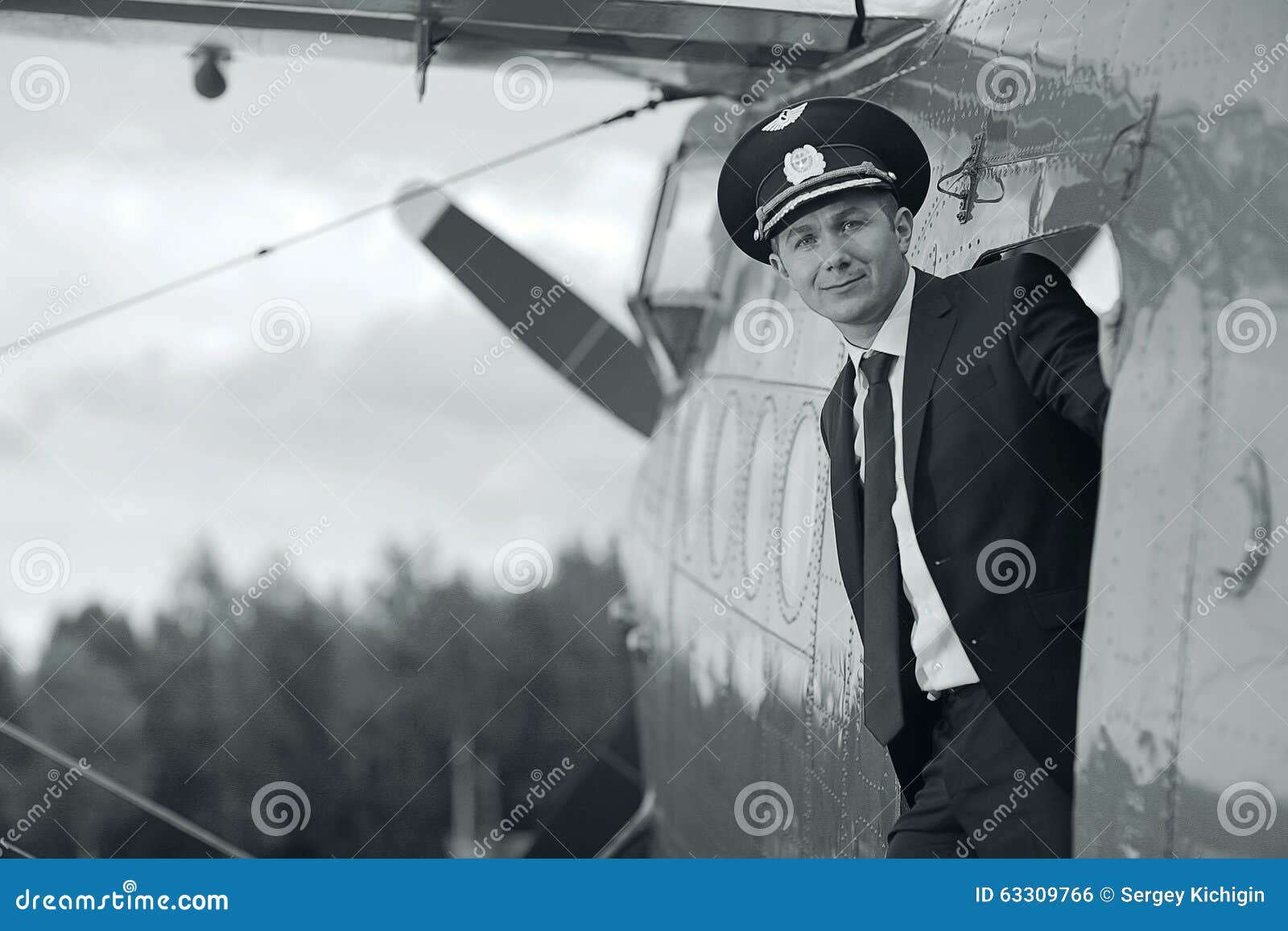 Pilot Near Vintage Aircraft Stock Photo - Image of kukuruznik, cockpit ...