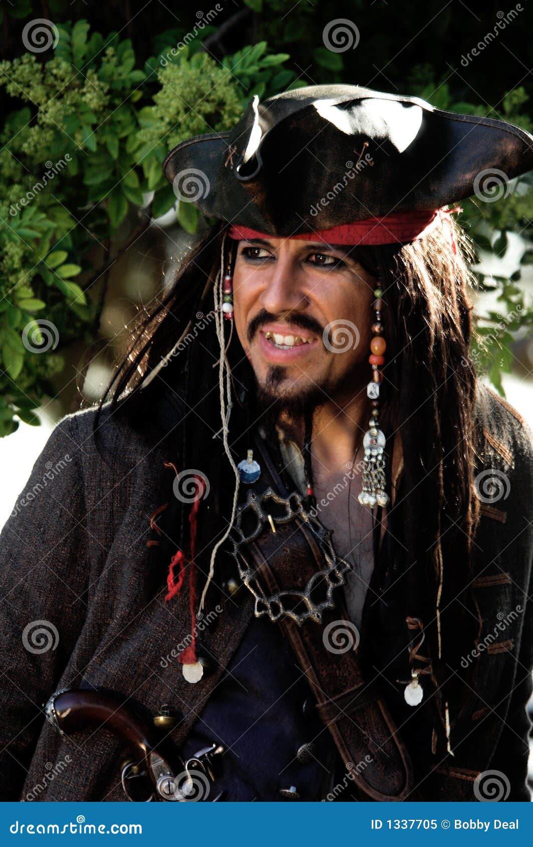 Pilote Portrait de pirate image stock. Image du moineau - 1337705