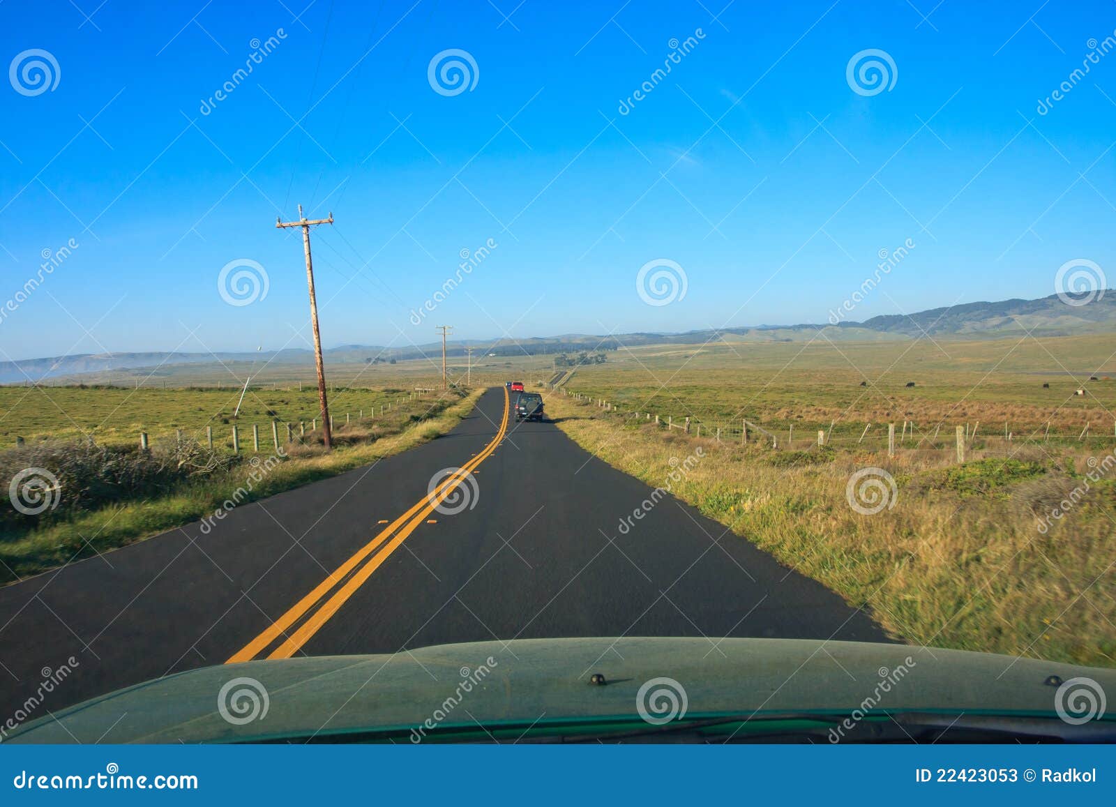 Piloter dans un pays image stock. Image du point, électrique - 22423053