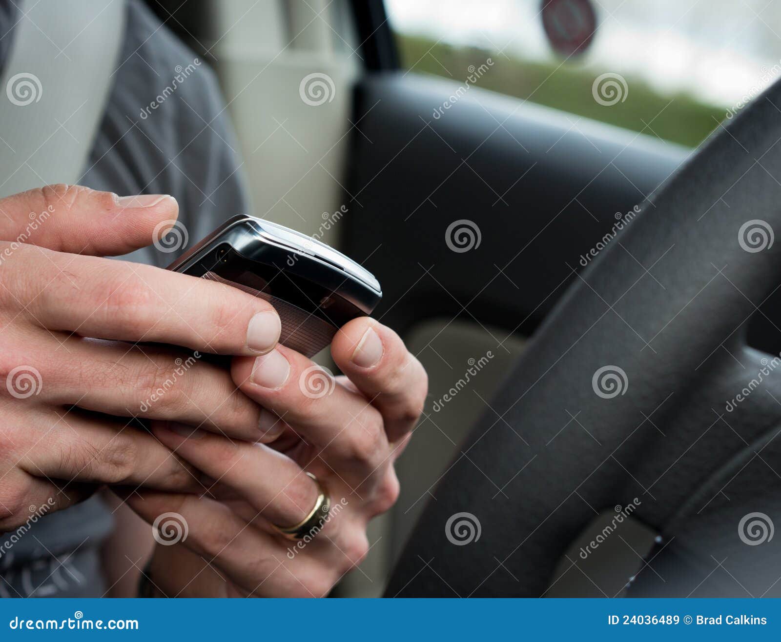 Piloter distrait image stock. Image du distrait, medias - 24036489