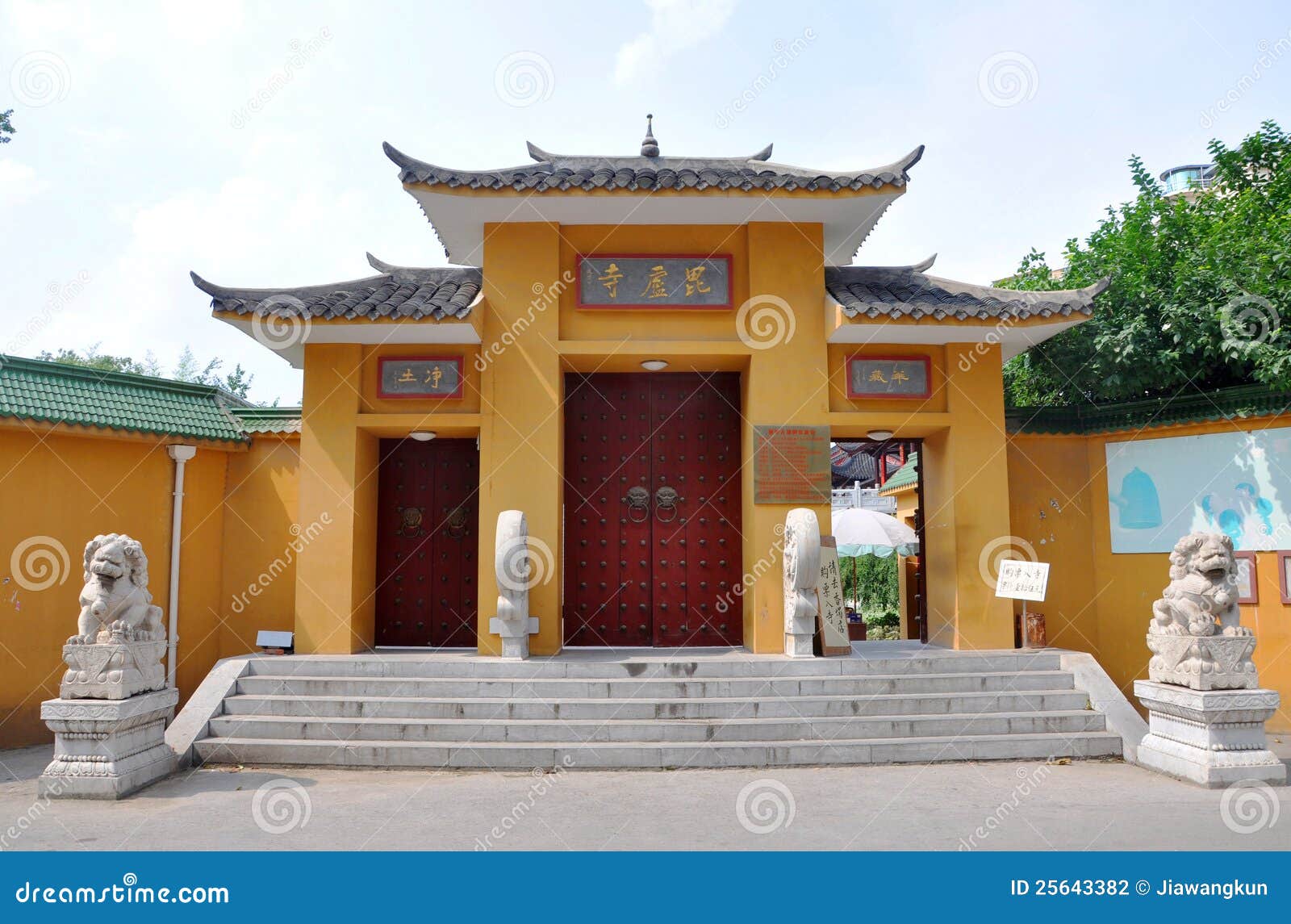 Pilu Temple, Nanjing, China Stock Photo - Image of city, building: 25643382