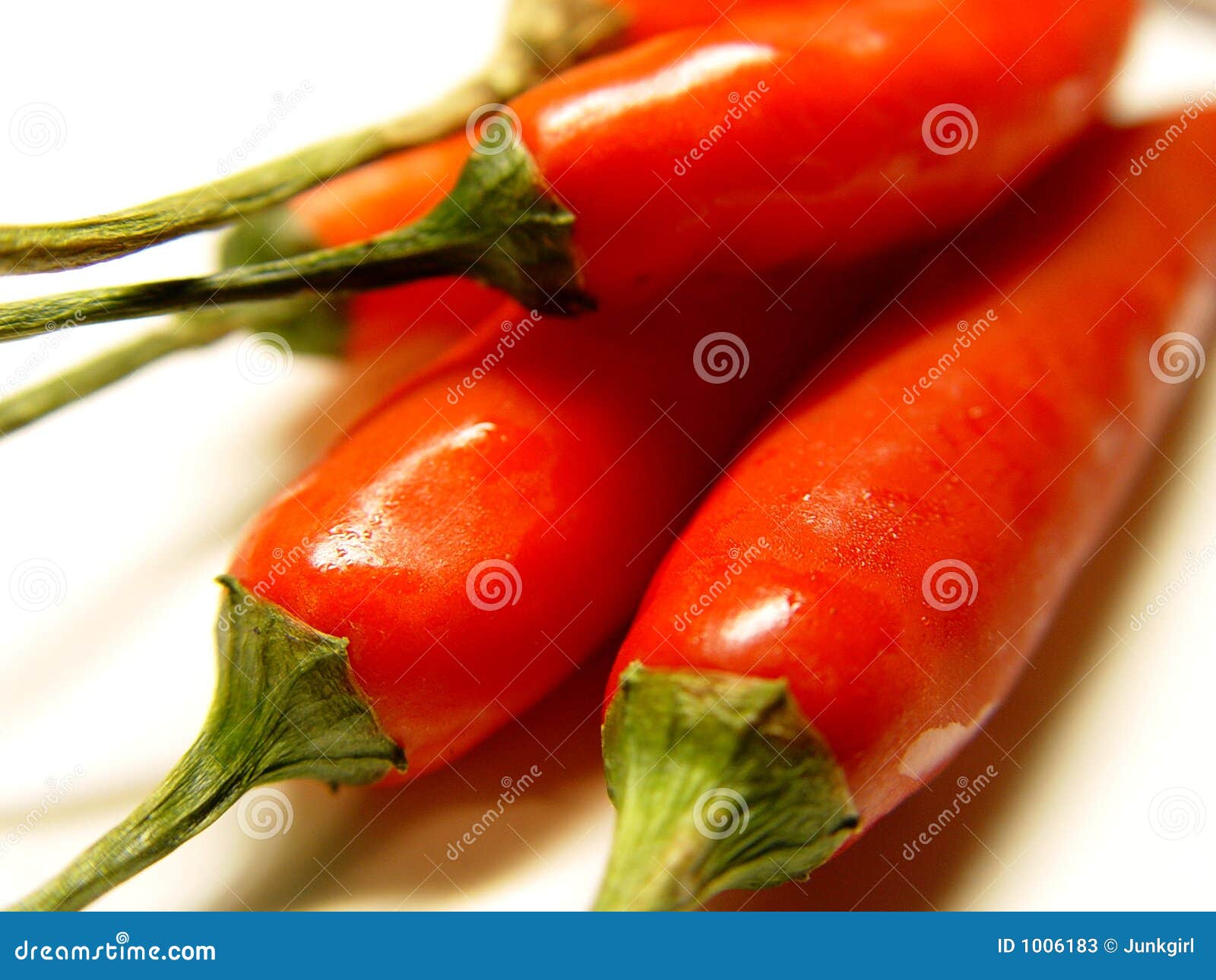 Pimentões vermelhos imagem de stock. Imagem de intenso - 1006183