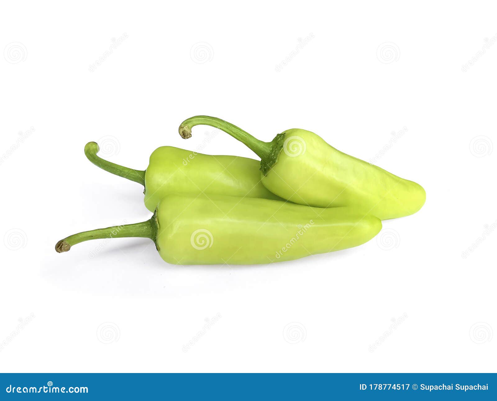 Pimenta Verde, Isolada Sobre Fundo Branco Imagem de Stock - Imagem de ...