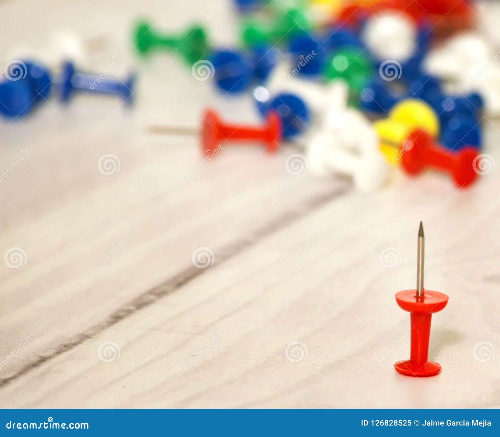 Pin para fixar o papel imagem de stock. Imagem de colorido - 126828525