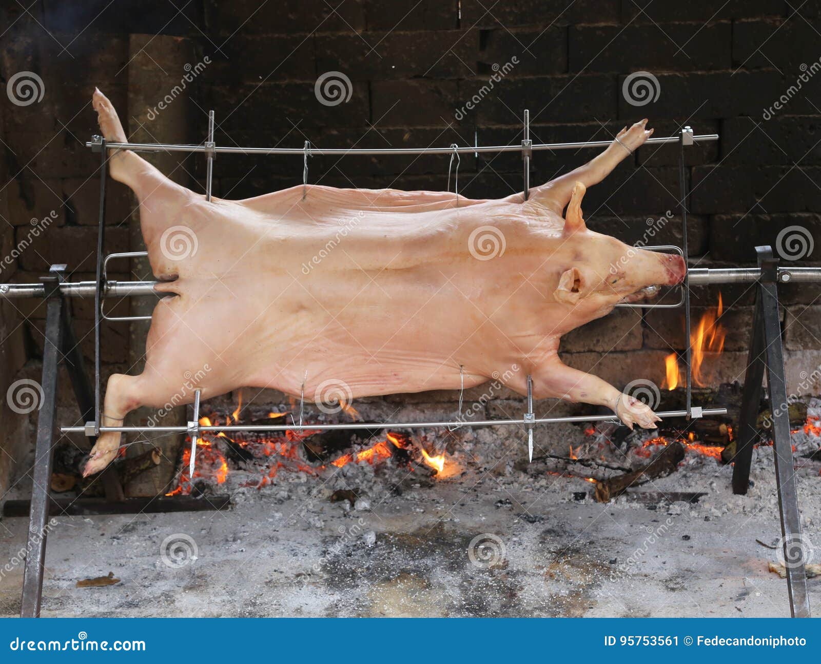 Pincho De Un Cerdo Asado Asado Grande Imagen de archivo - Imagen de ...