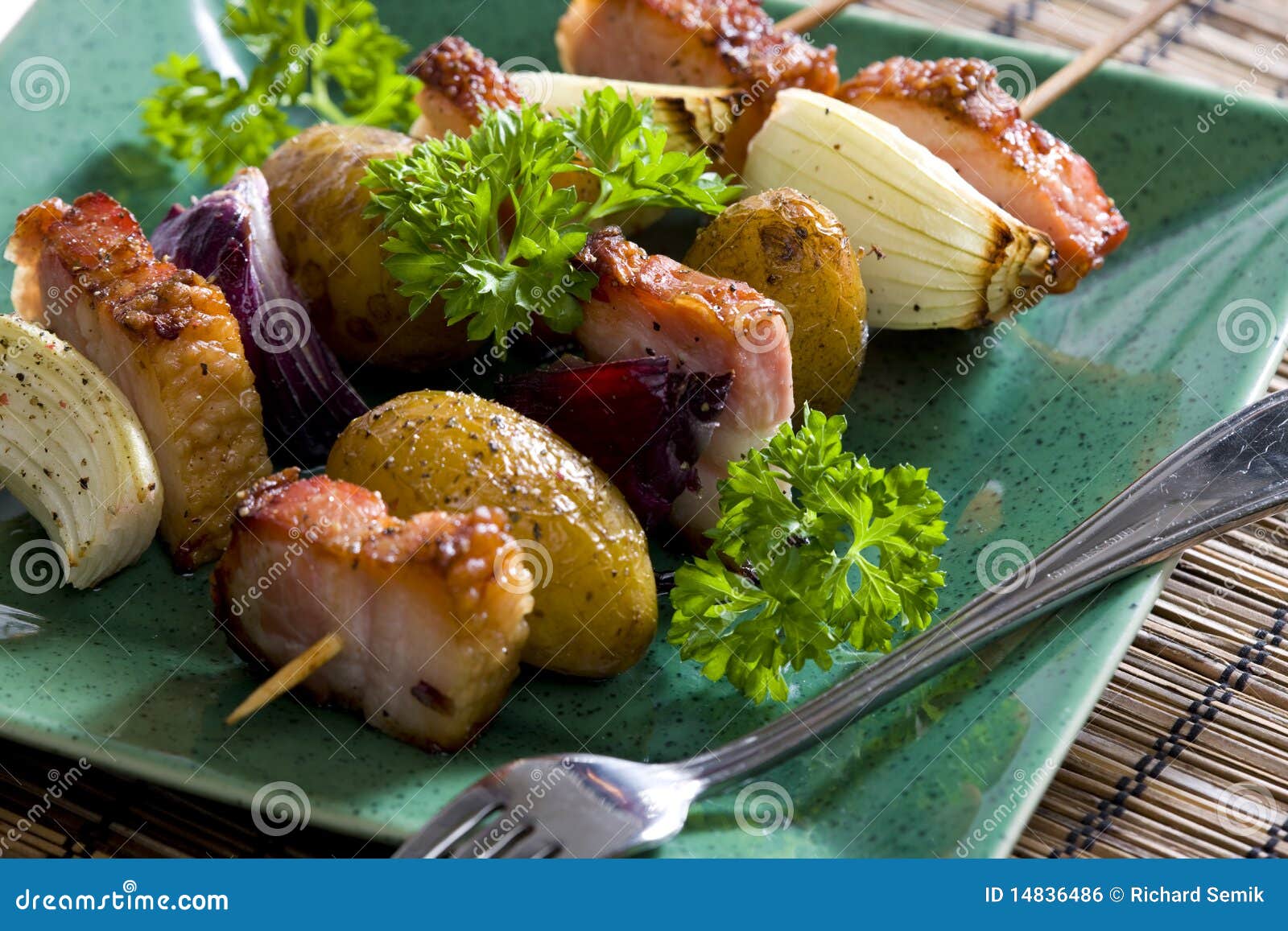 Pinchos foto de archivo. Imagen de patatas, comidas, cebollas - 14836486