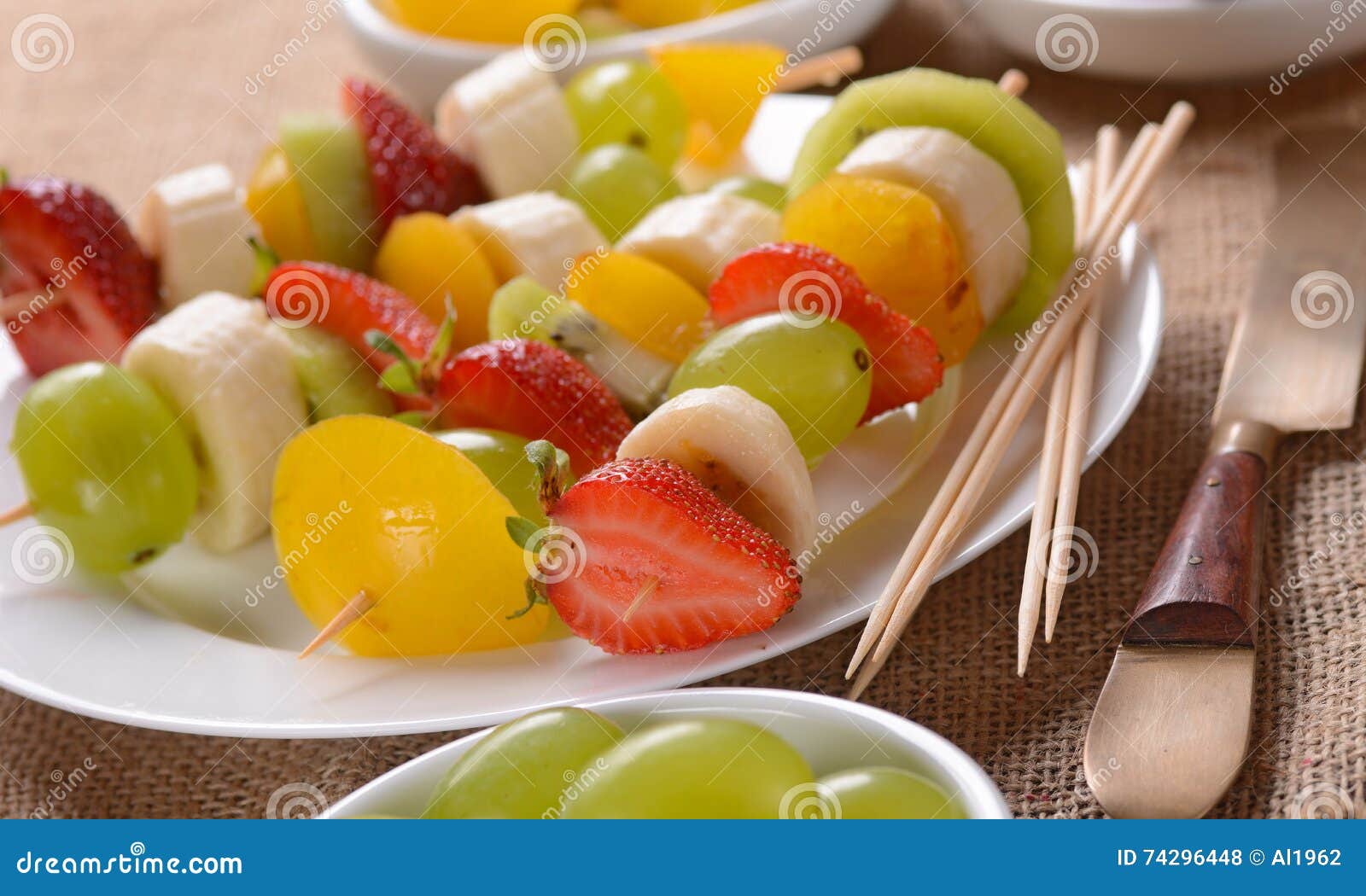 PINCHOS CLASIFICADOS DE LA FRUTA Foto de archivo - Imagen de amarillo ...