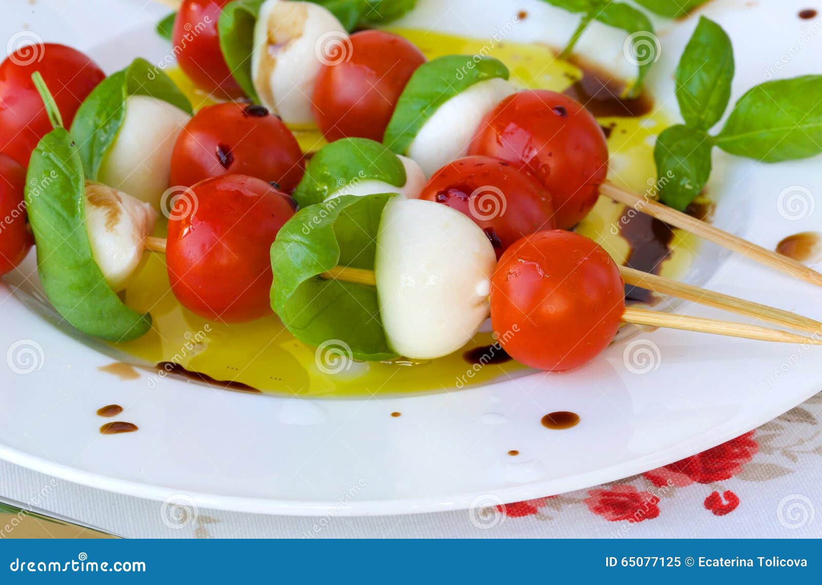 Pinchos De La Ensalada De Caprese Imagen de archivo - Imagen de ...