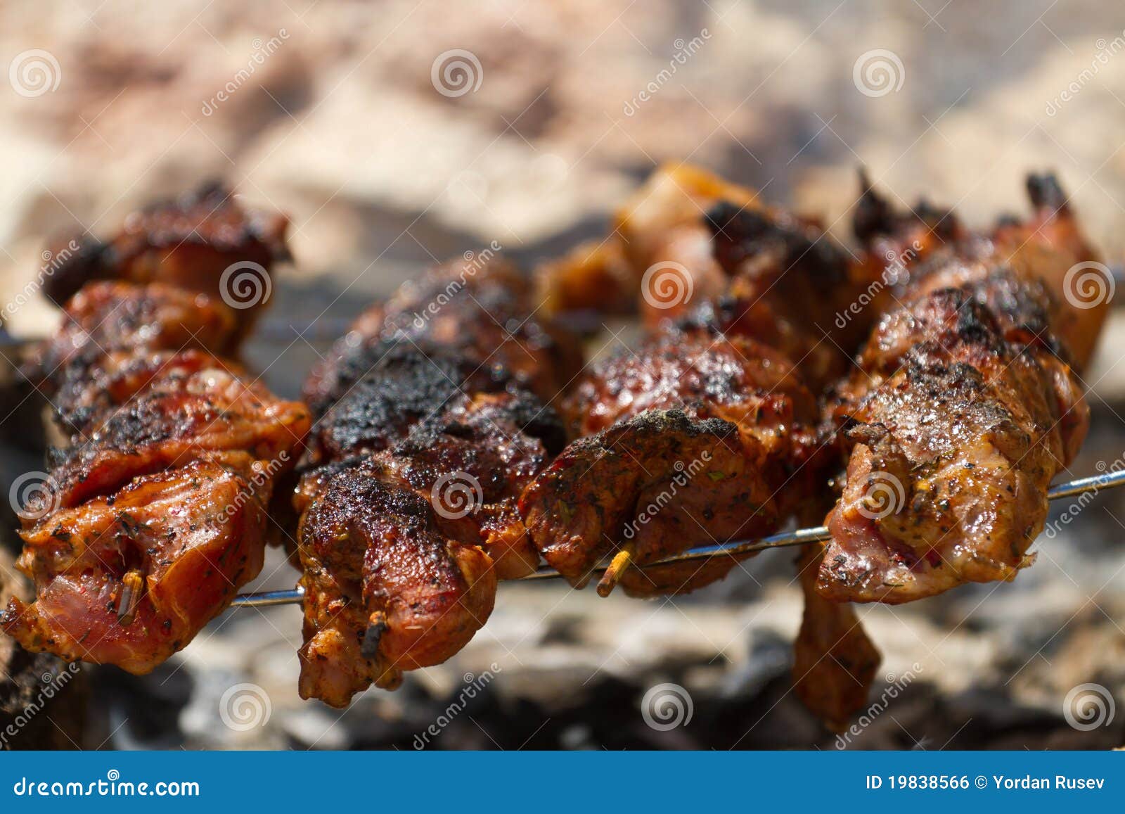Pinchos del cerdo foto de archivo. Imagen de asado, fondo - 19838566