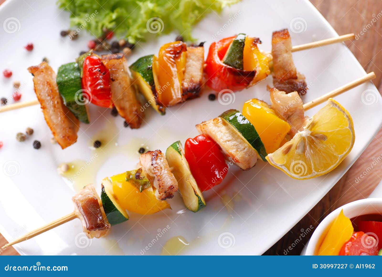 Pinchos del cerdo imagen de archivo. Imagen de alimento - 30997227