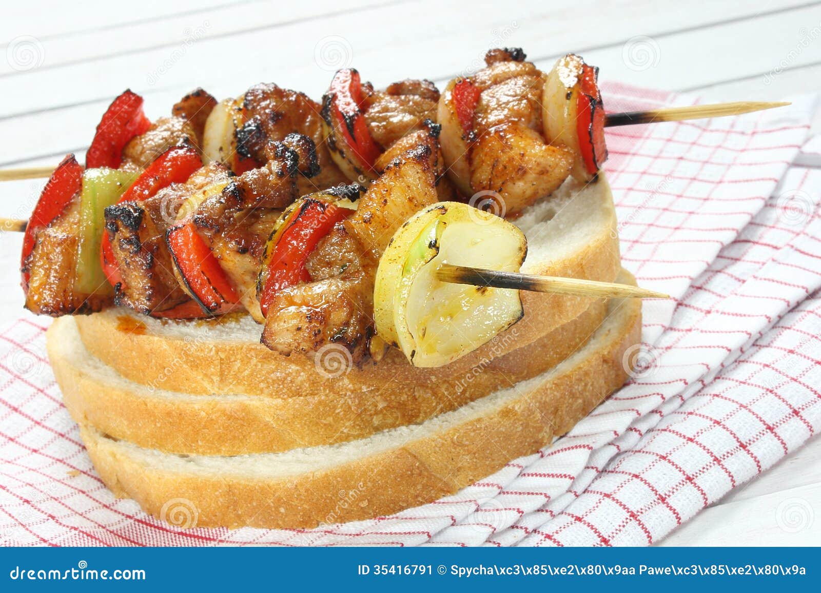 Pinchos del cerdo imagen de archivo. Imagen de almuerzo - 35416791