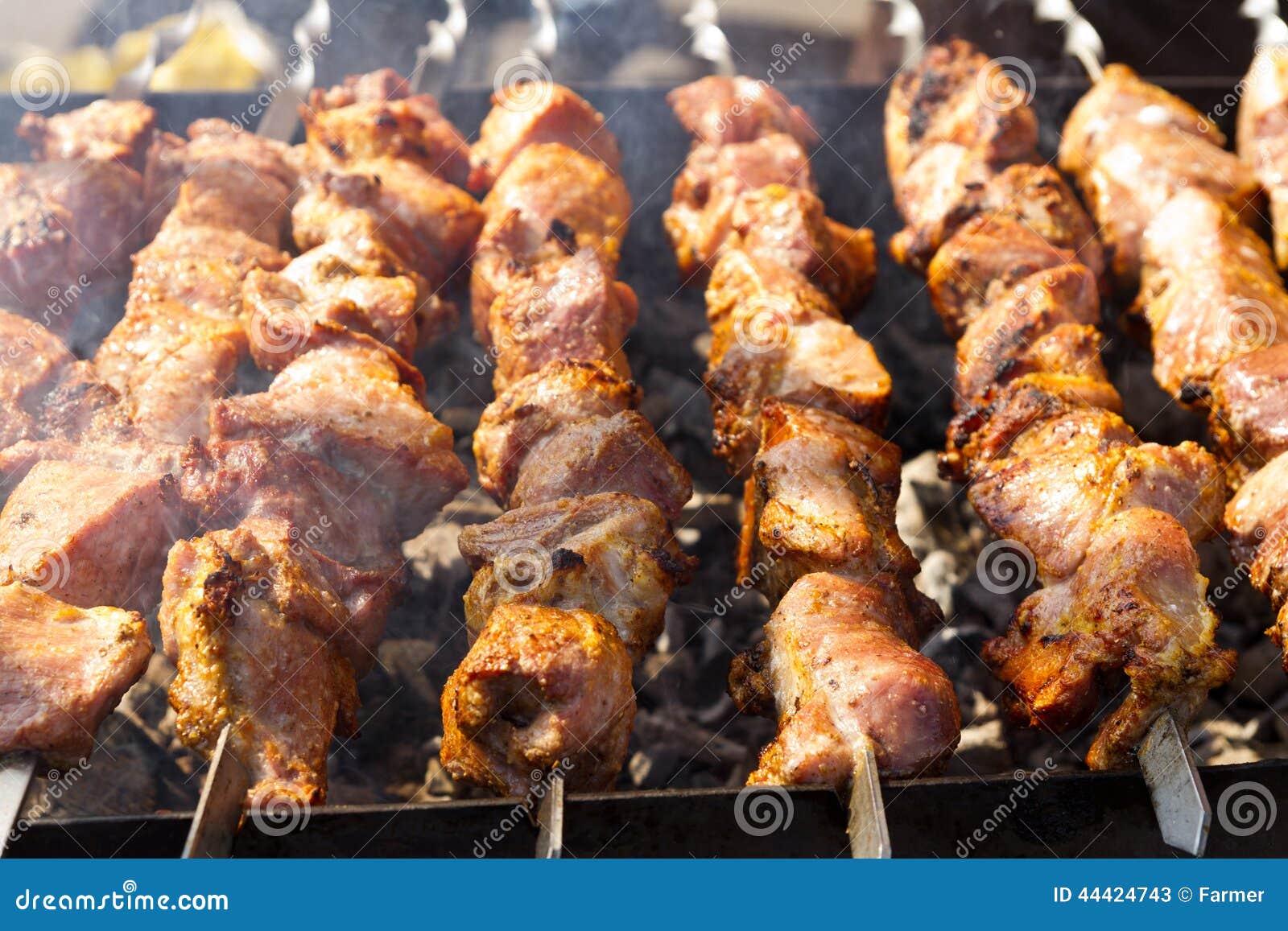 Pinchos del cerdo imagen de archivo. Imagen de picnic - 44424743