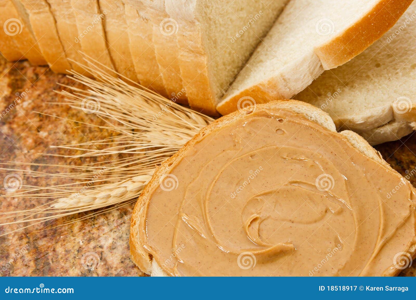 Pindakaas op Brood stock afbeelding. Image of exemplaar - 18518917